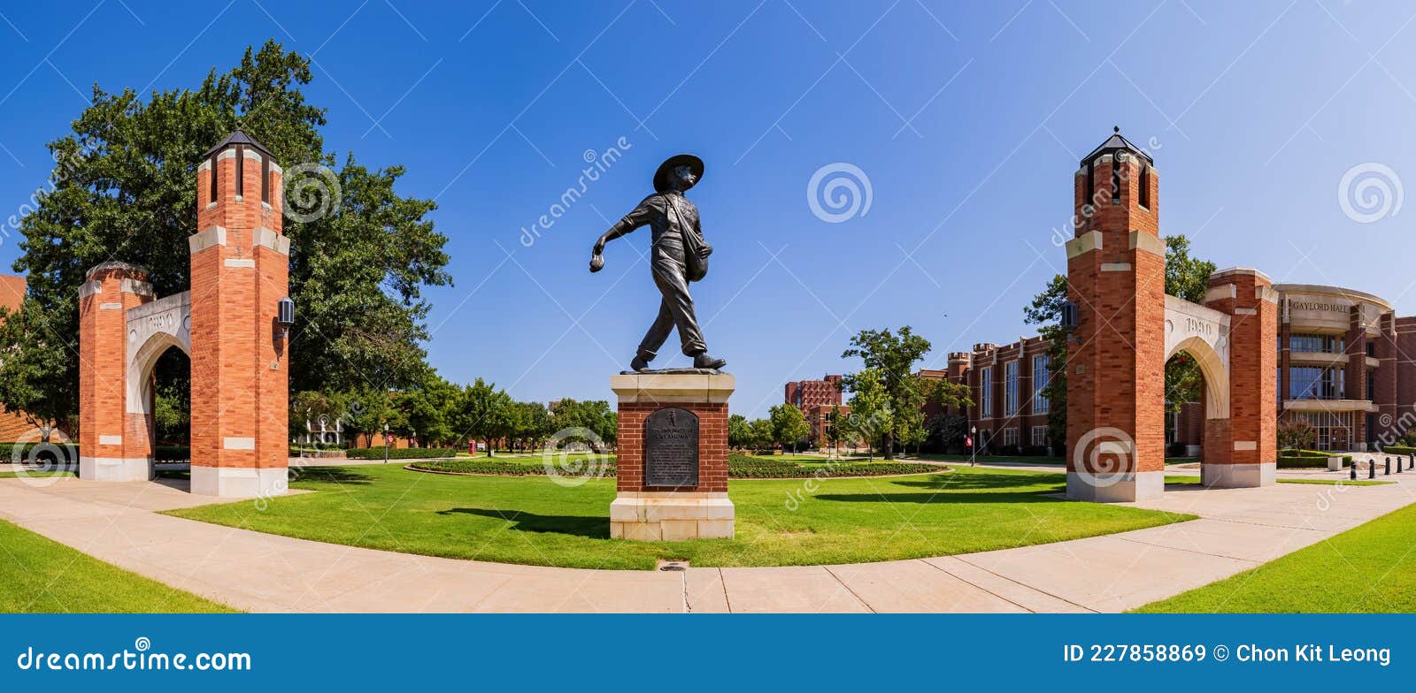 Entrance Gate of the University of Oklahoma Editorial Stock Image ...