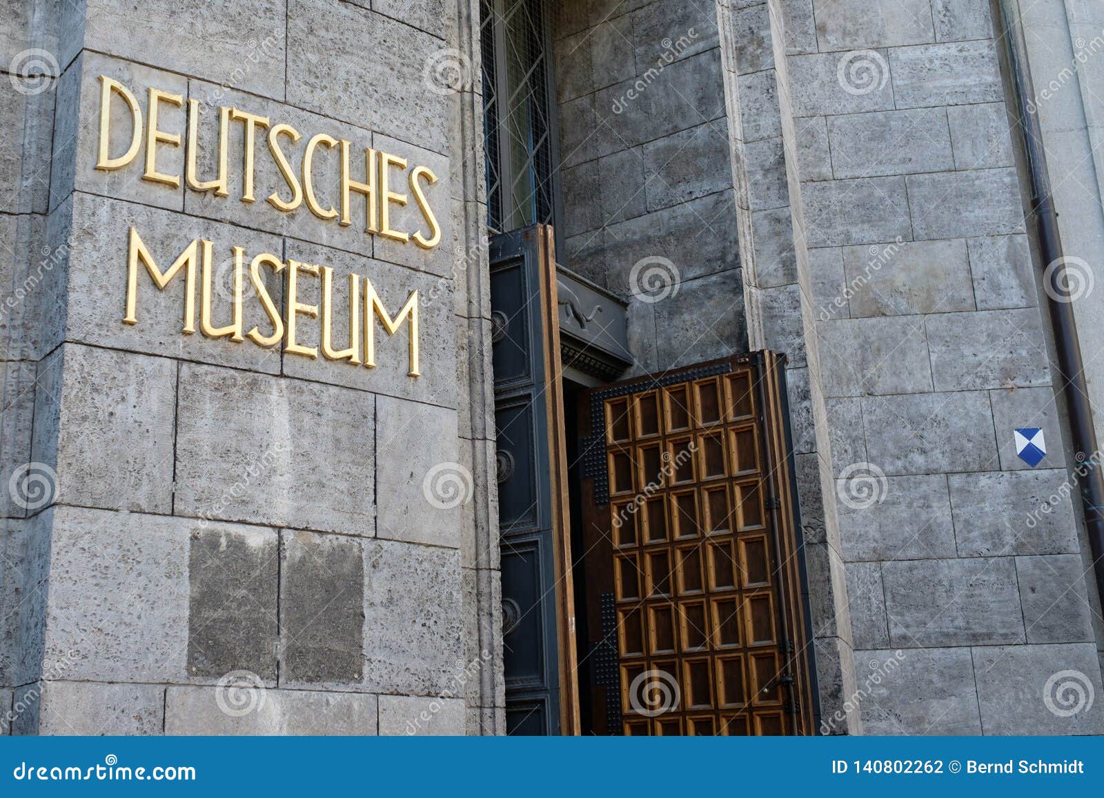 Entrance of German Museum for Science in Munich Editorial Photography ...