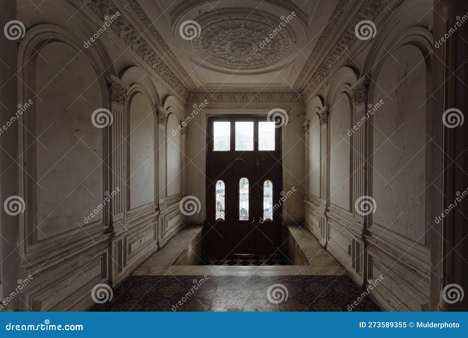 Entrance Hall in Old Mansion Stock Image - Image of retro, empty: 273589355
