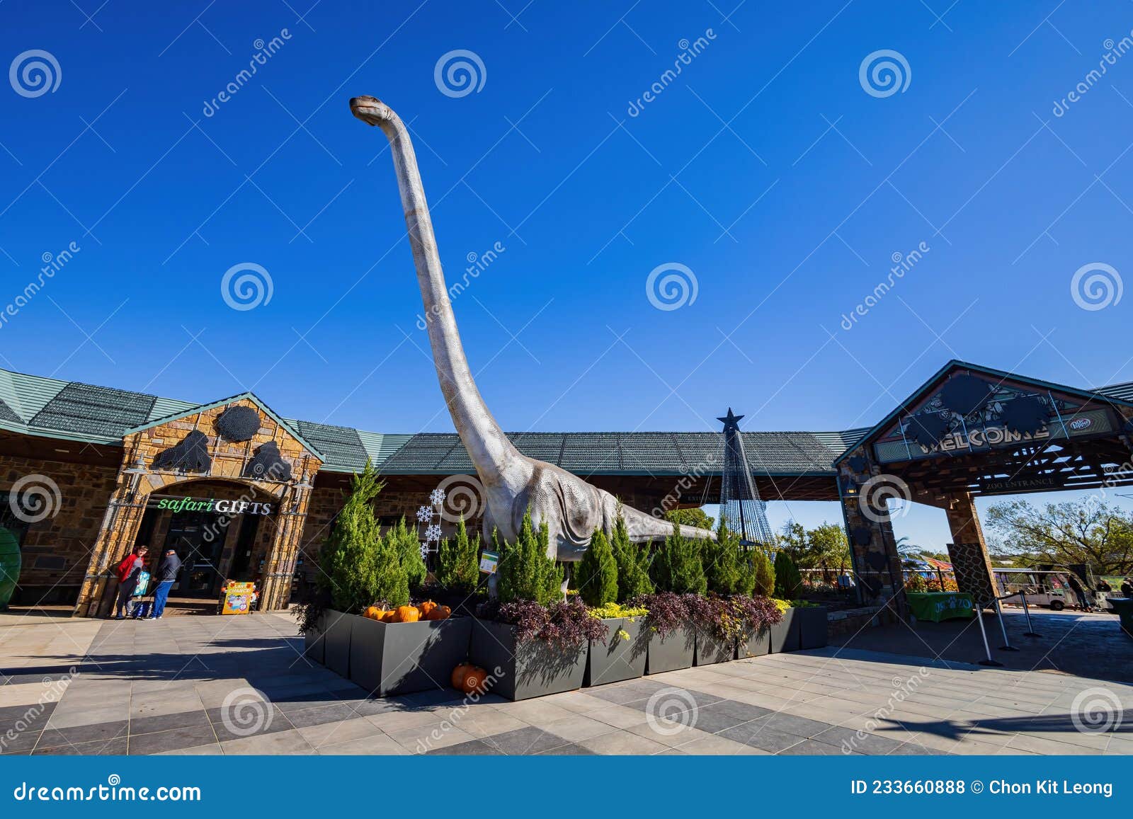 Entrance of the OKC Zoo editorial stock photo. Image of oklahoma ...