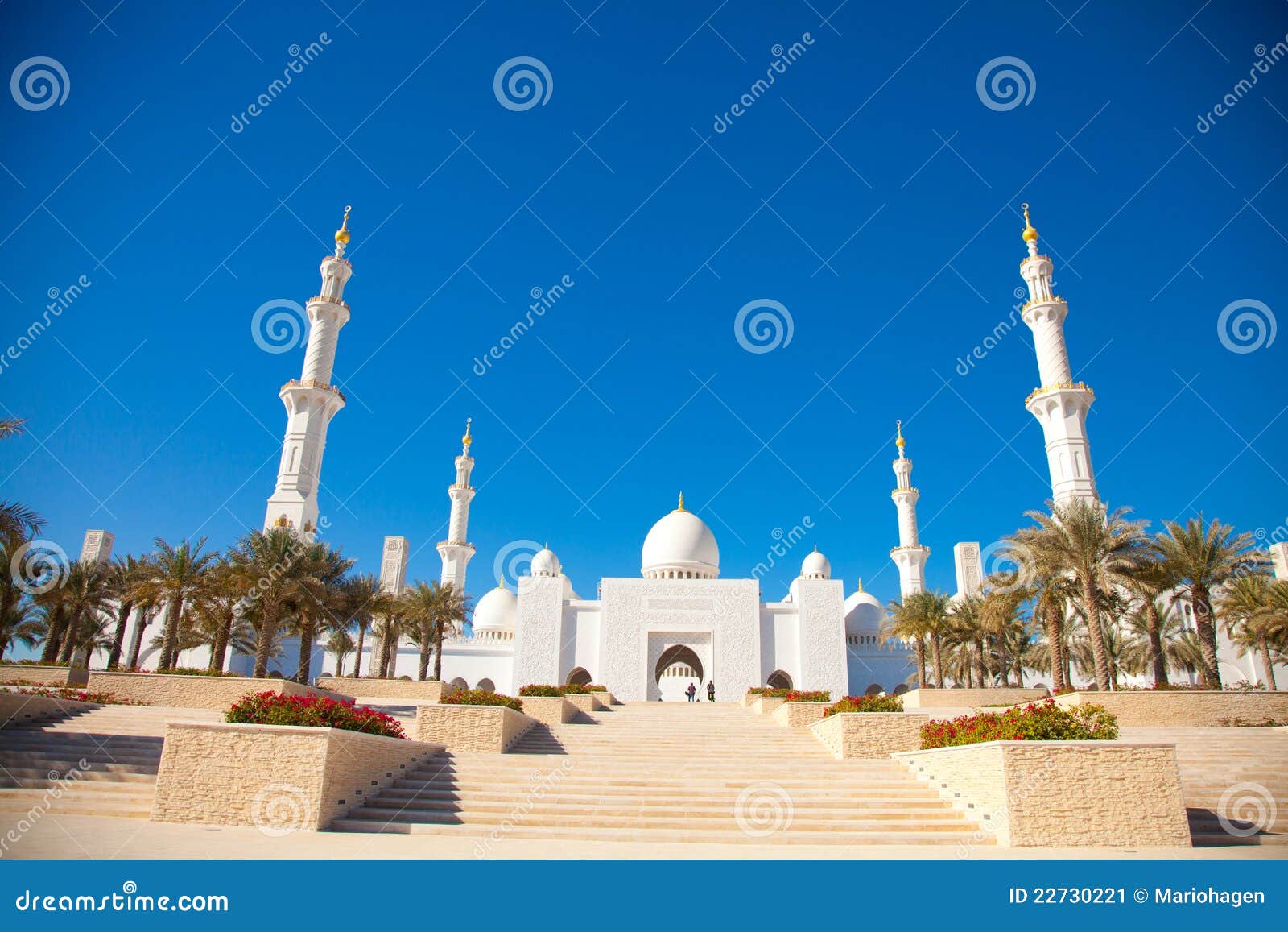 Entrance of Sheikh Zayed Mosque in Abu Dhabi Stock Image - Image of ...