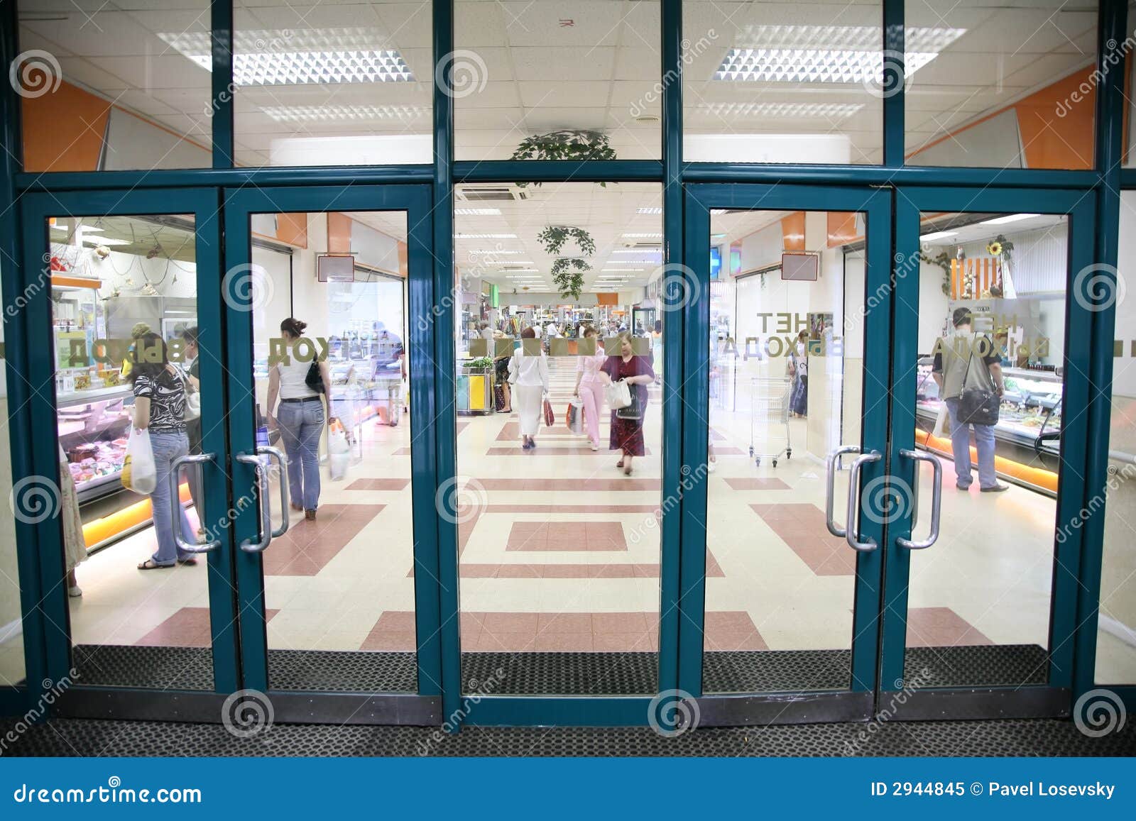 Entrance into the Supermarket Stock Image - Image of buying, people ...