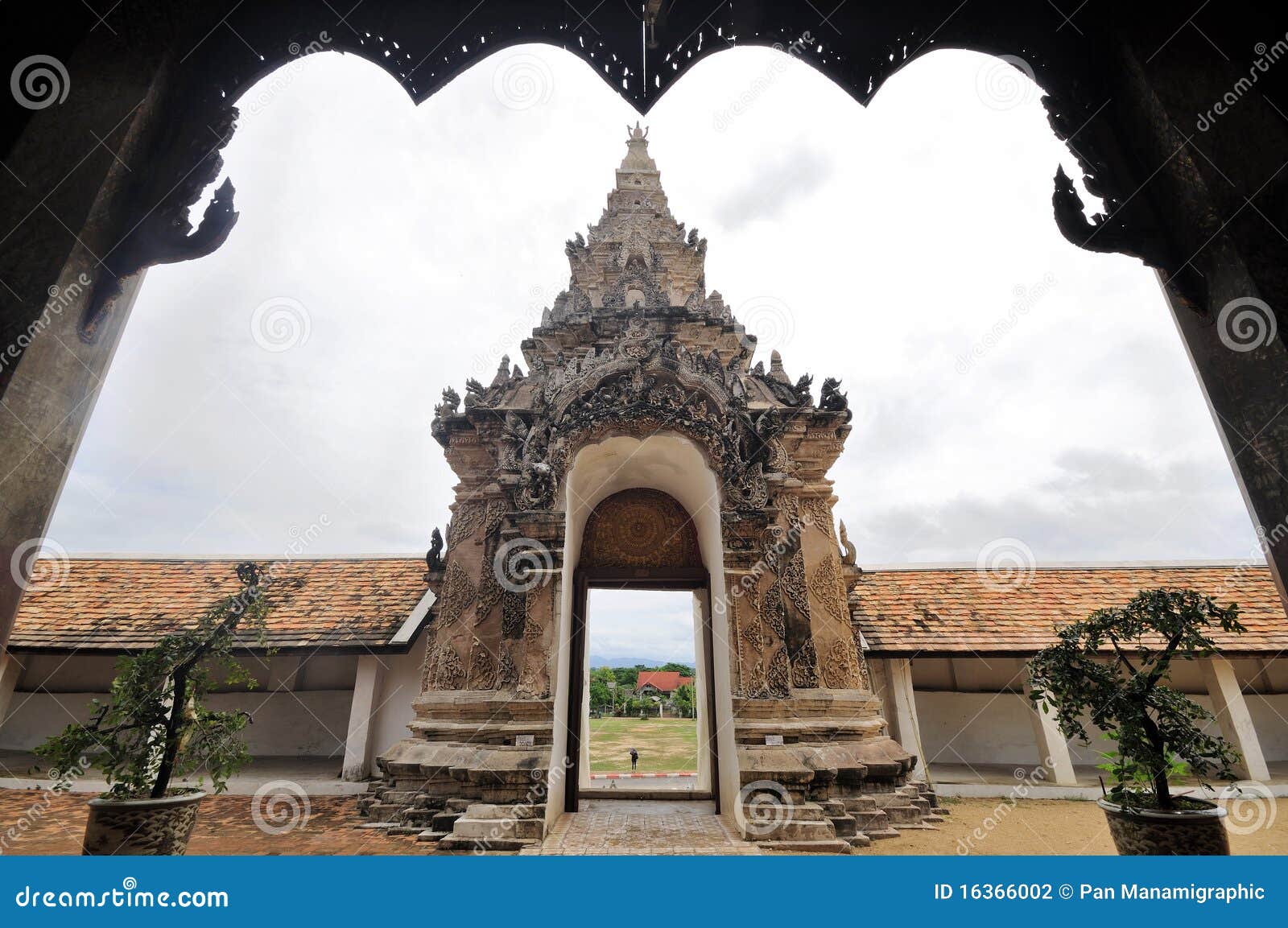 Entrance of temple stock photo. Image of palace, asia - 16366002
