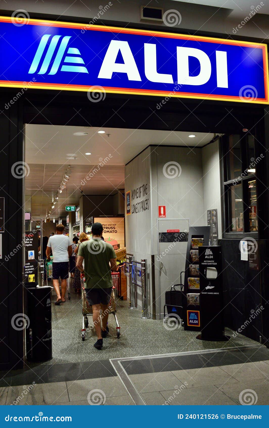 Entrance to an Aldi store editorial photo. Image of person - 240121526