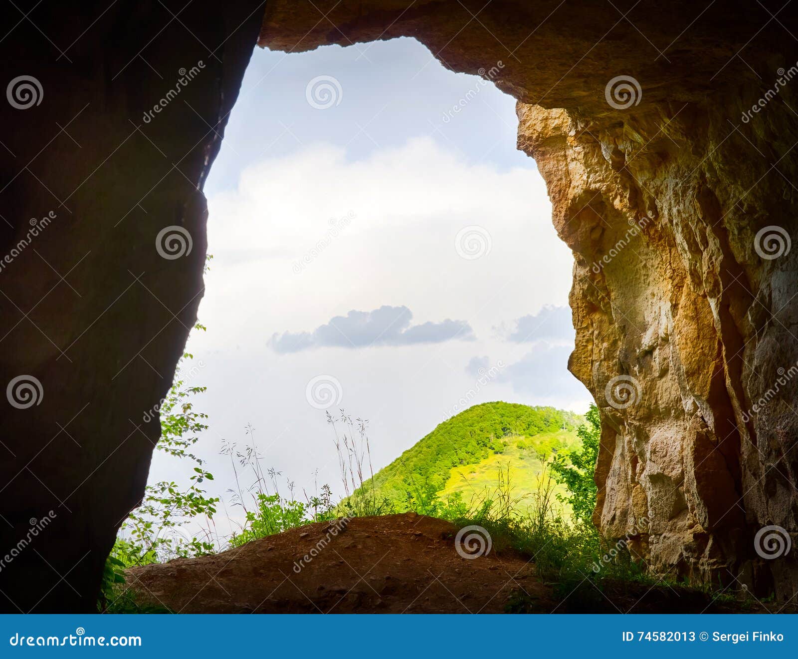 Entrance to the cave stock image. Image of karst, absence - 74582013