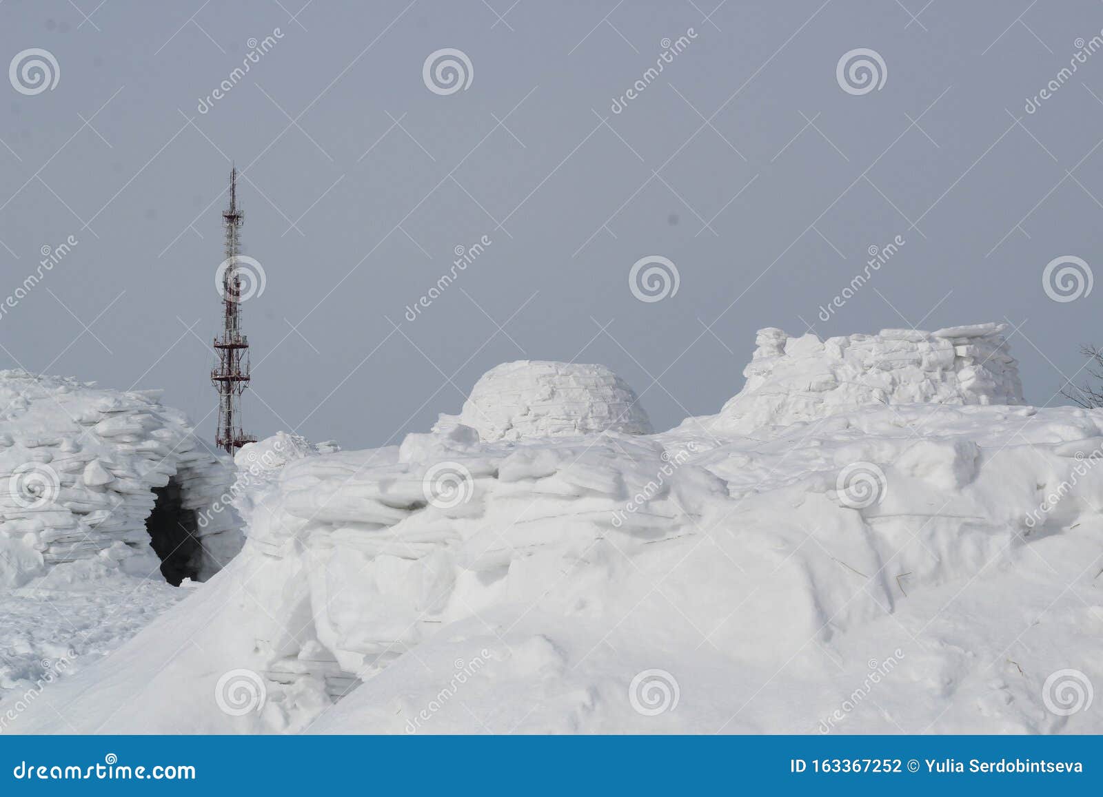Entrance To the Snow Cave - Igloo Eskimo House Stock Photo - Image of ...