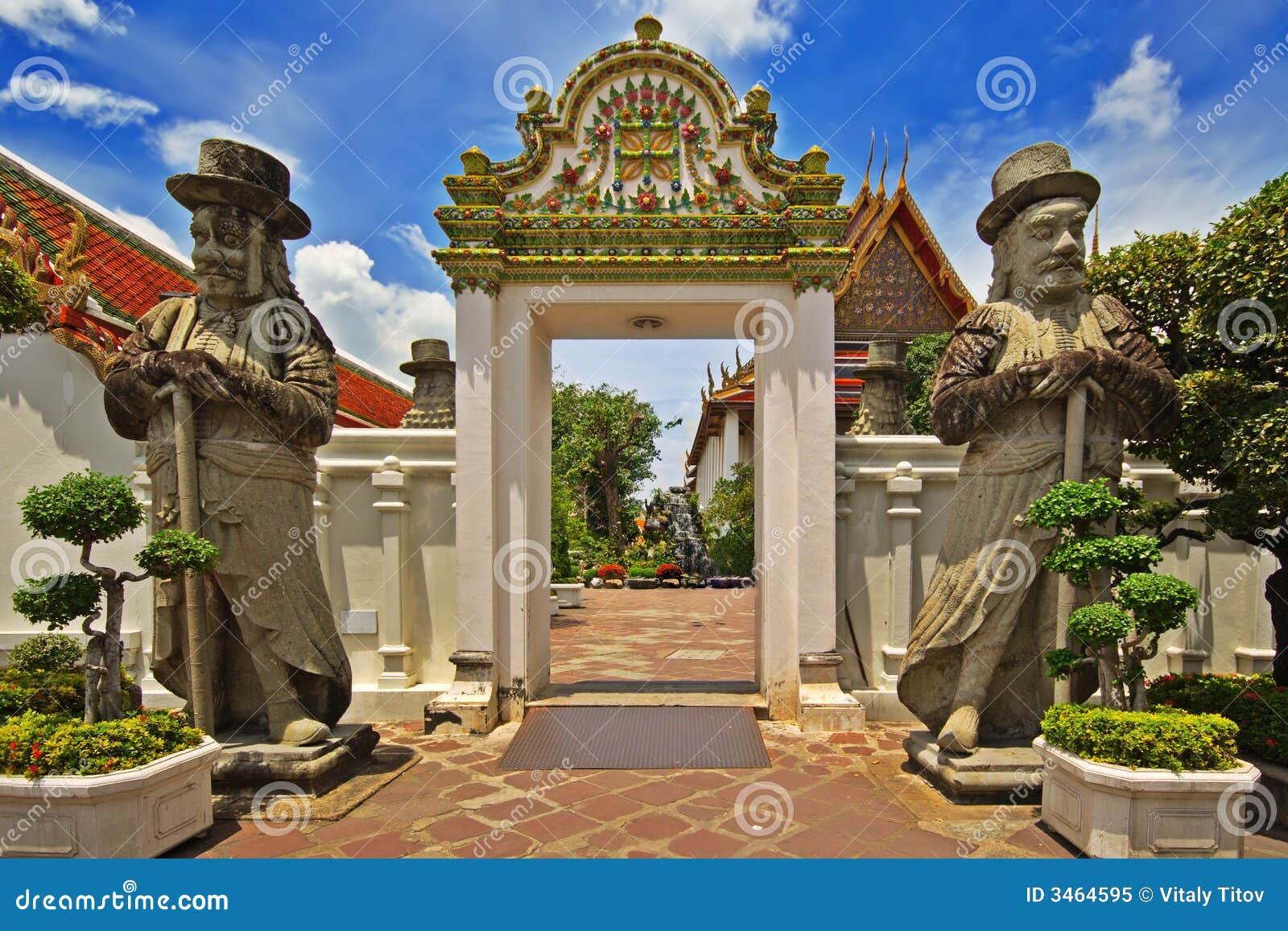 Entrance to Thai Wat stock image. Image of bright, kaeo - 3464595