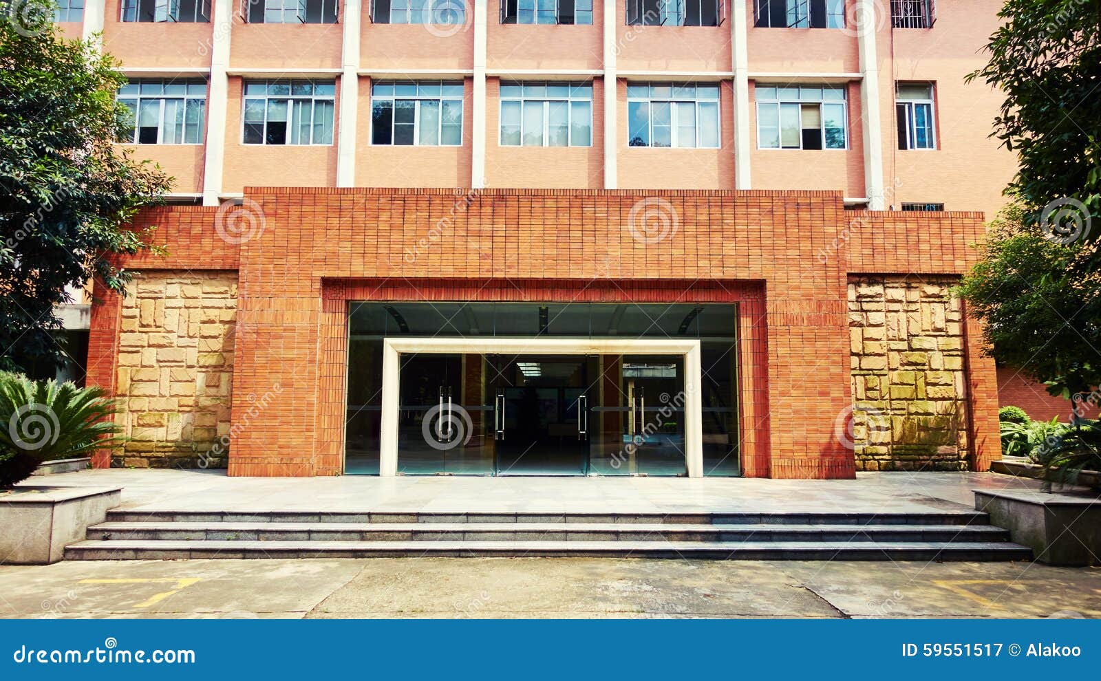 Entrata Dell'edificio Per Uffici Immagine Stock - Immagine di entrata ...