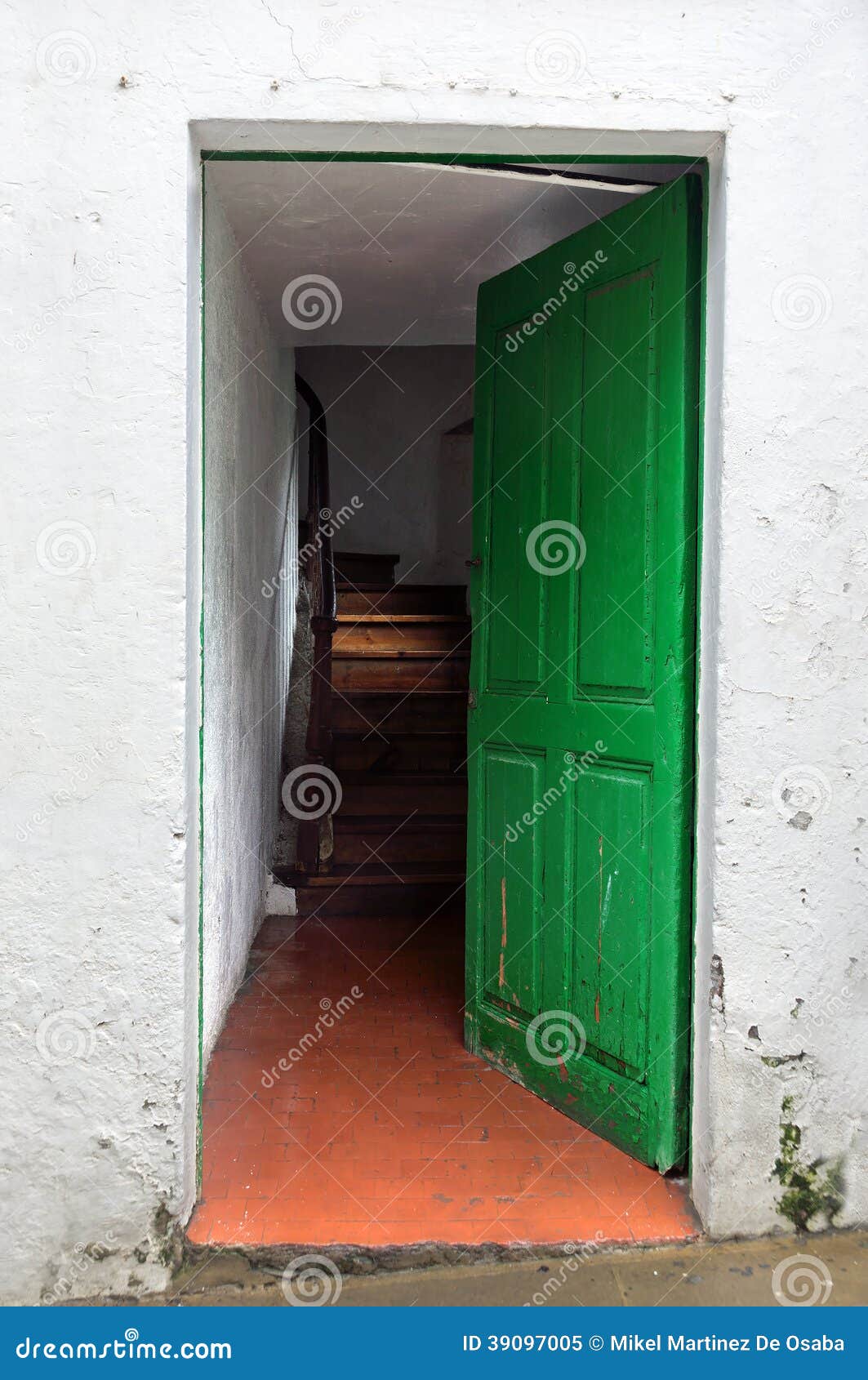 Entrata Della Camera Con La Porta Aperta Immagine Stock - Immagine di ...