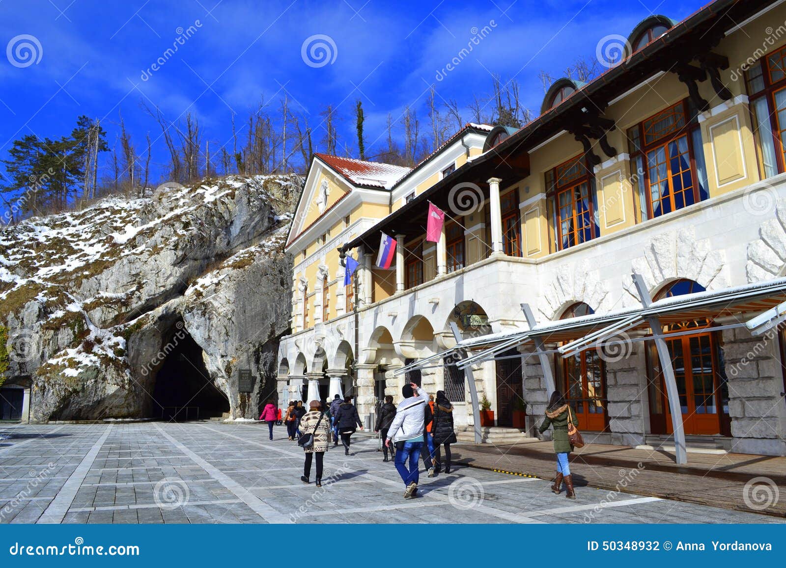 Entrata Della Caverna Di Postumia, Slovenia Fotografia Editoriale ...
