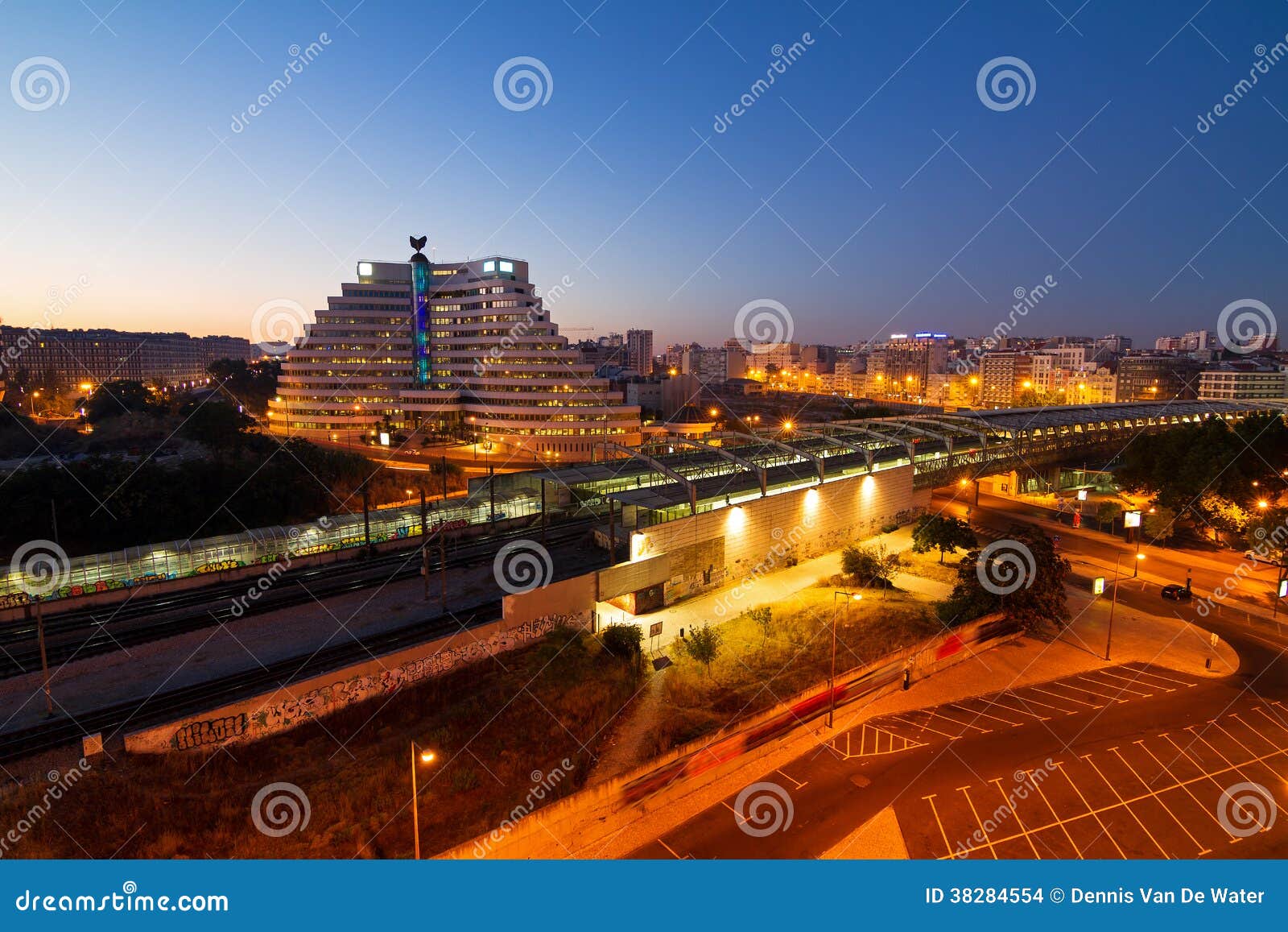 Entrecampos Lissabon stockfoto. Bild von kontrast, gleis - 38284554