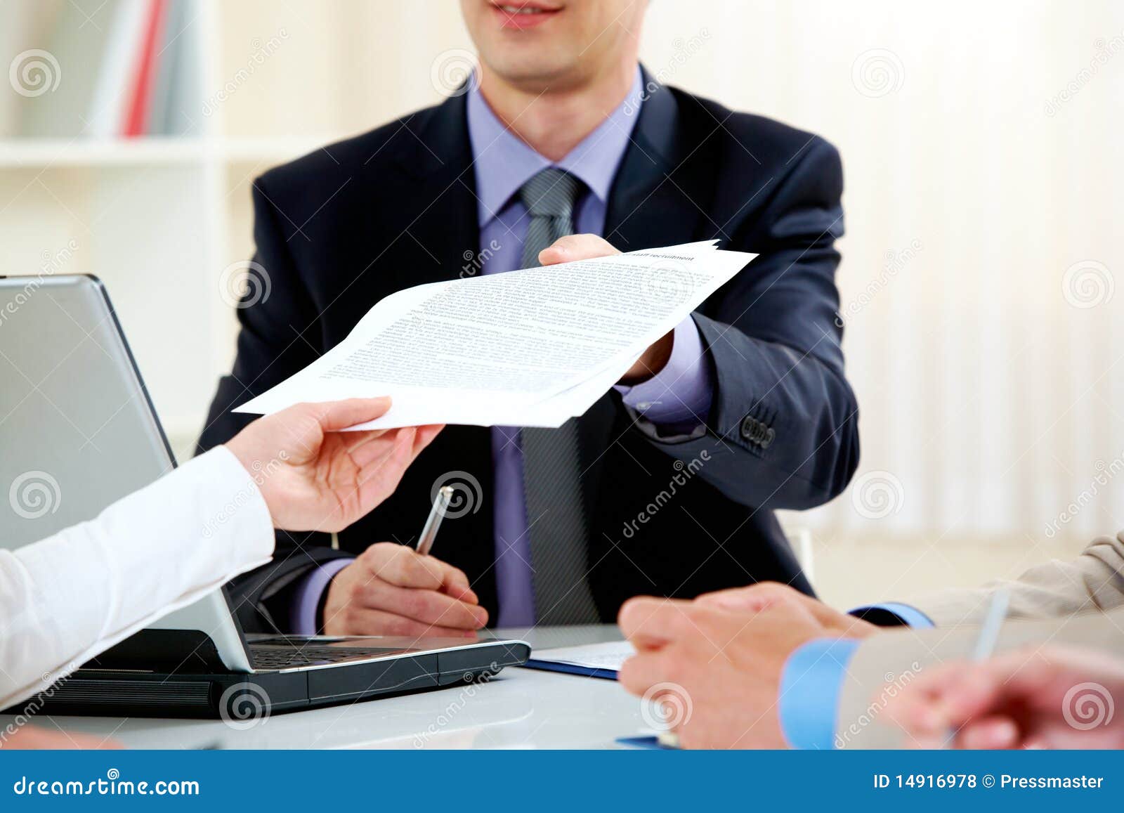 Entrega De Documentos Fotos de archivo libres de regalías - Imagen ...