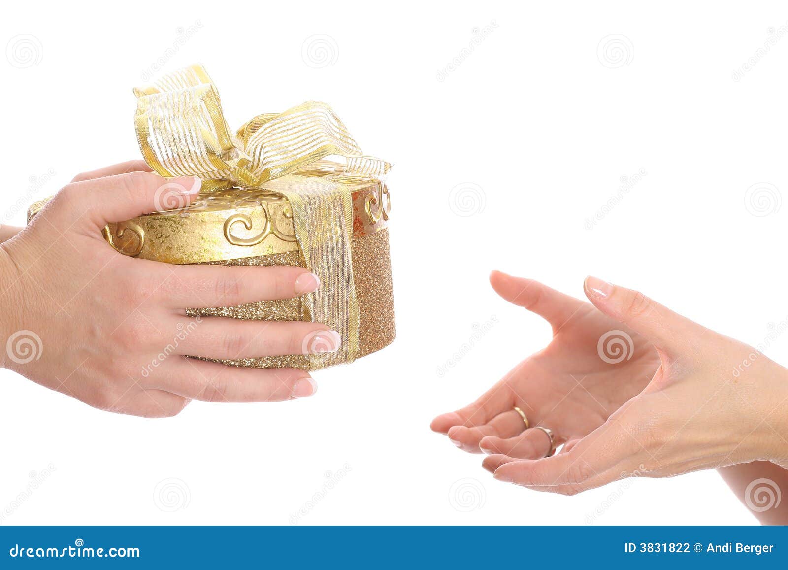 Entregando O Presente Fotos De Stock - Baixe 210 Fotos Royalty Free