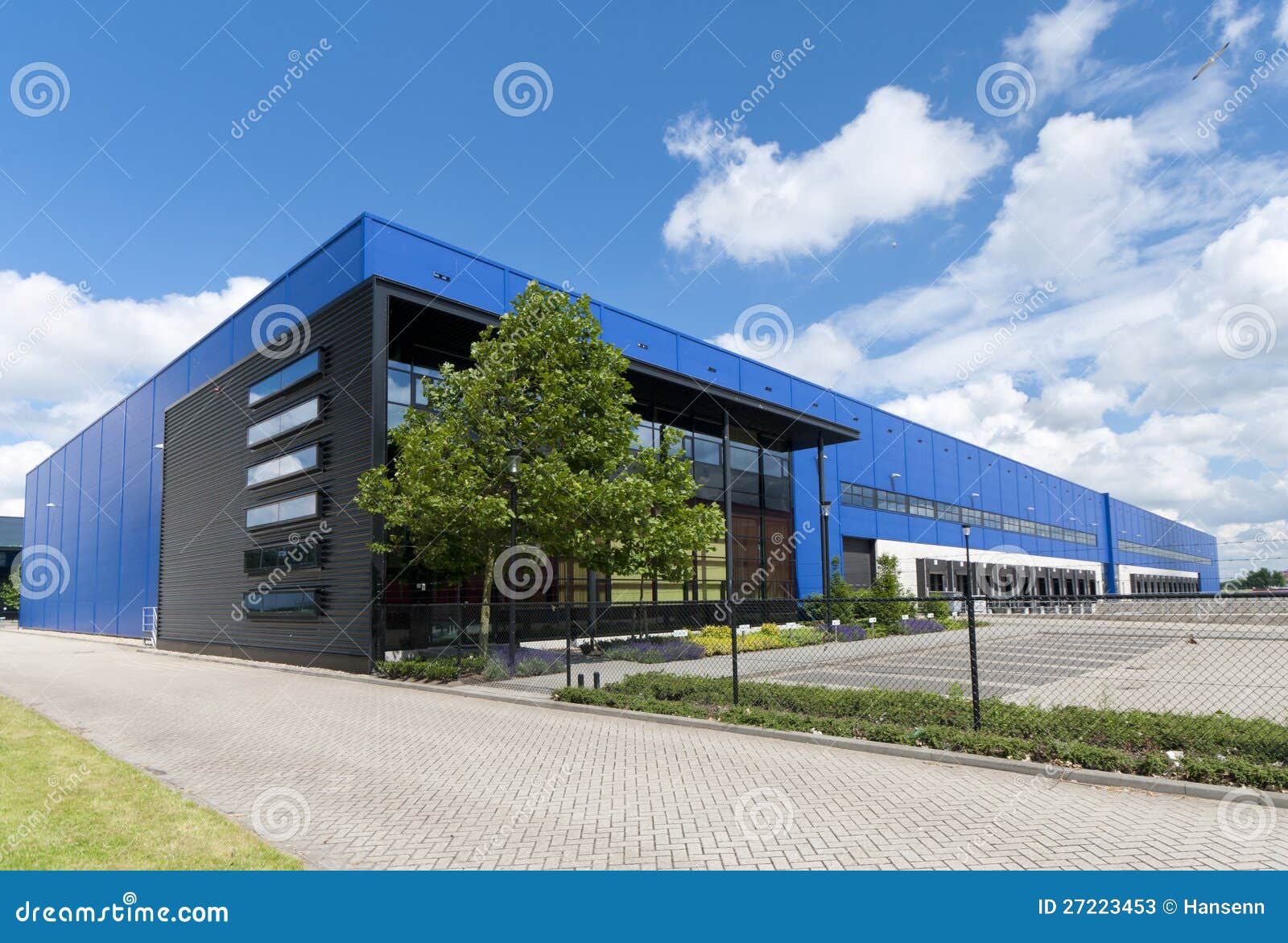 Entrepôt industriel image stock. Image du compagnie, livraison - 27223453