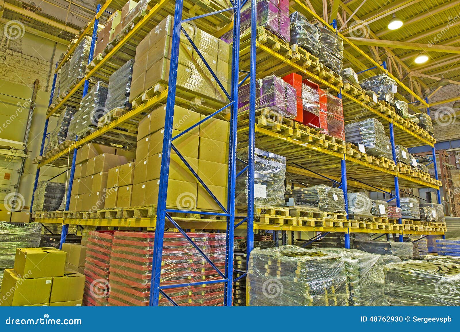 Entrepôt de produits finis photo stock. Image du occupation - 48762930