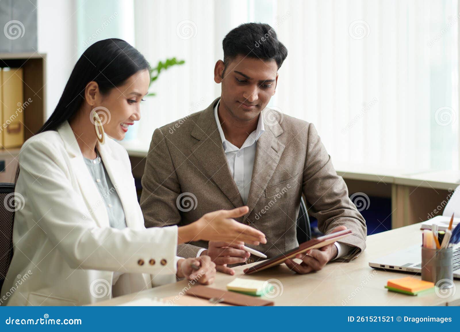Entrepreneurs Discussing Report Stock Image - Image of working, idea ...