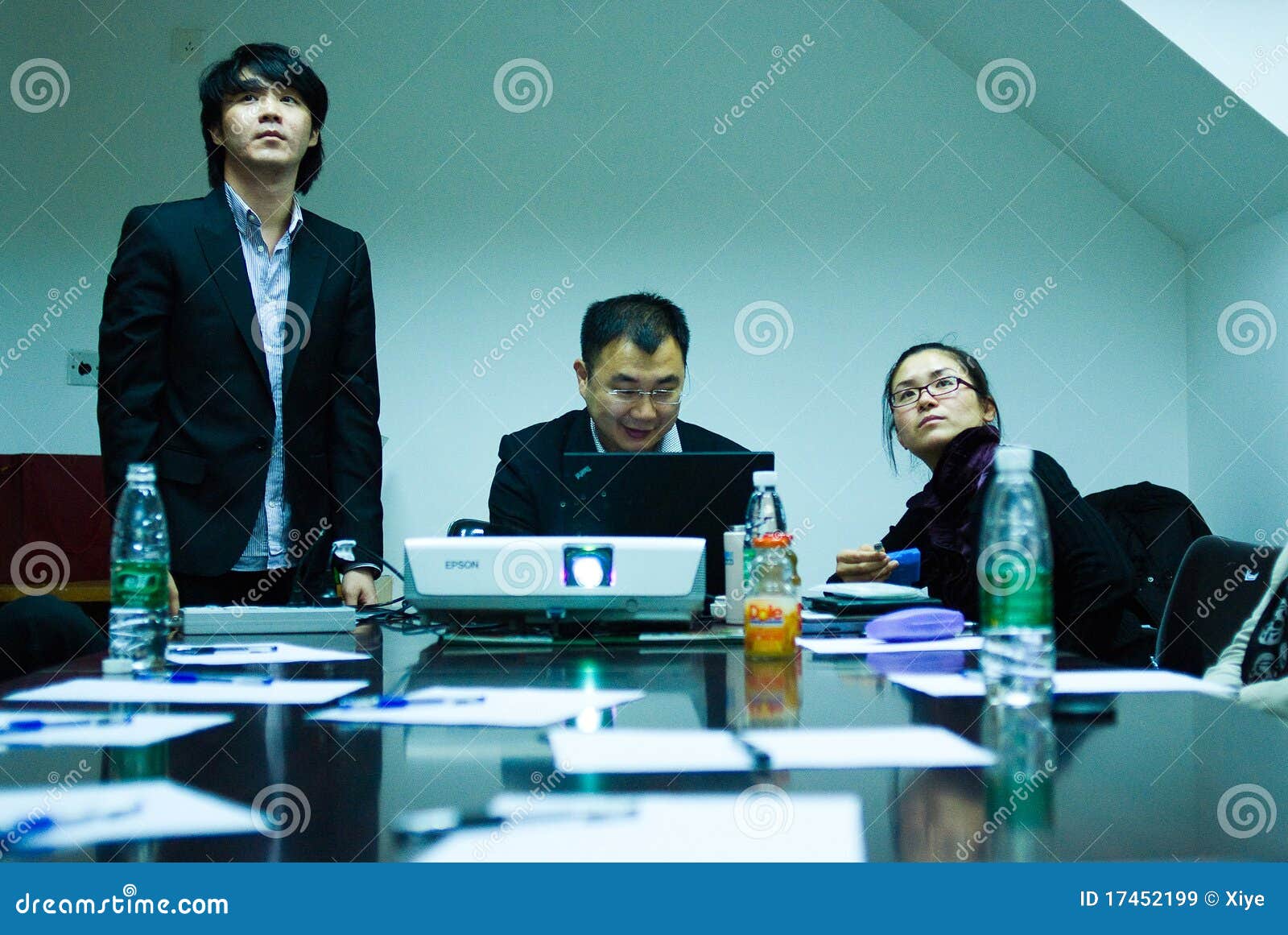 It entrepreneurs meeting editorial stock image. Image of desk - 17452199