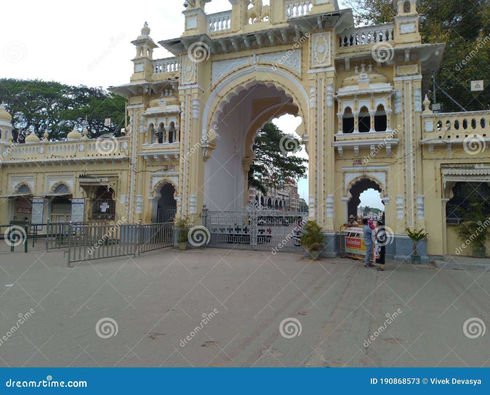 Entry Gate of Mysore Palace Editorial Stock Photo - Image of odeyar ...
