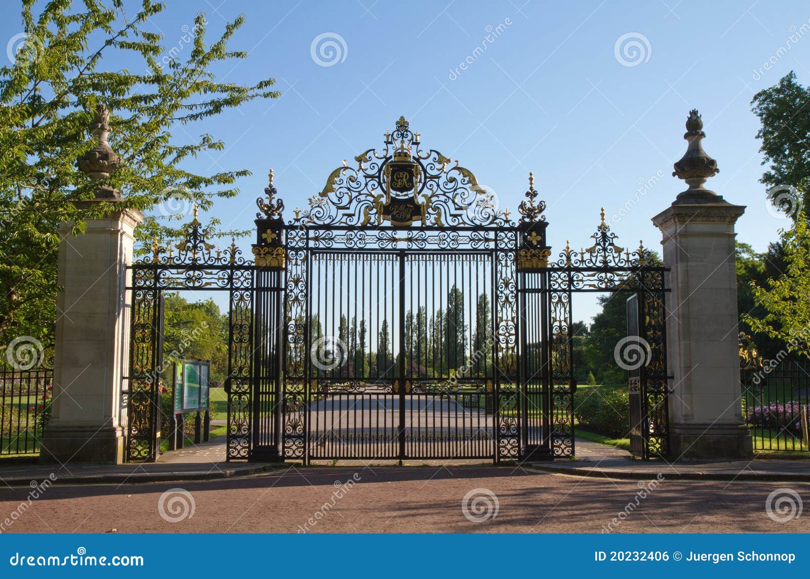 Entry Gate of the Regent S Park Stock Photo - Image of outdoor, garden ...