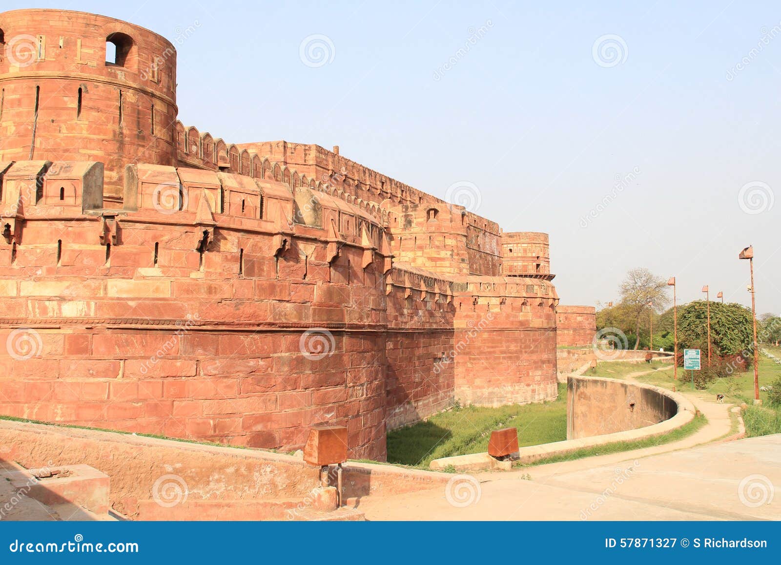 Entry Gates and Wall Protecting Agra Fort Stock Image - Image of entry ...