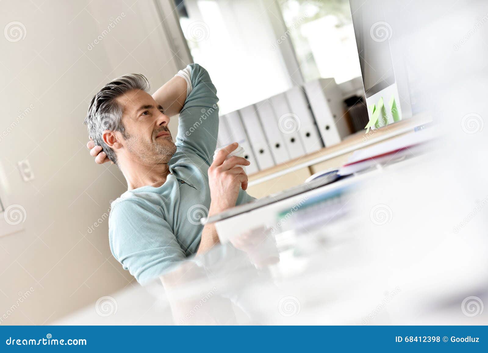 Entspannende Zeit Bei Der Arbeit Stockfoto - Bild von arbeit, projekt ...