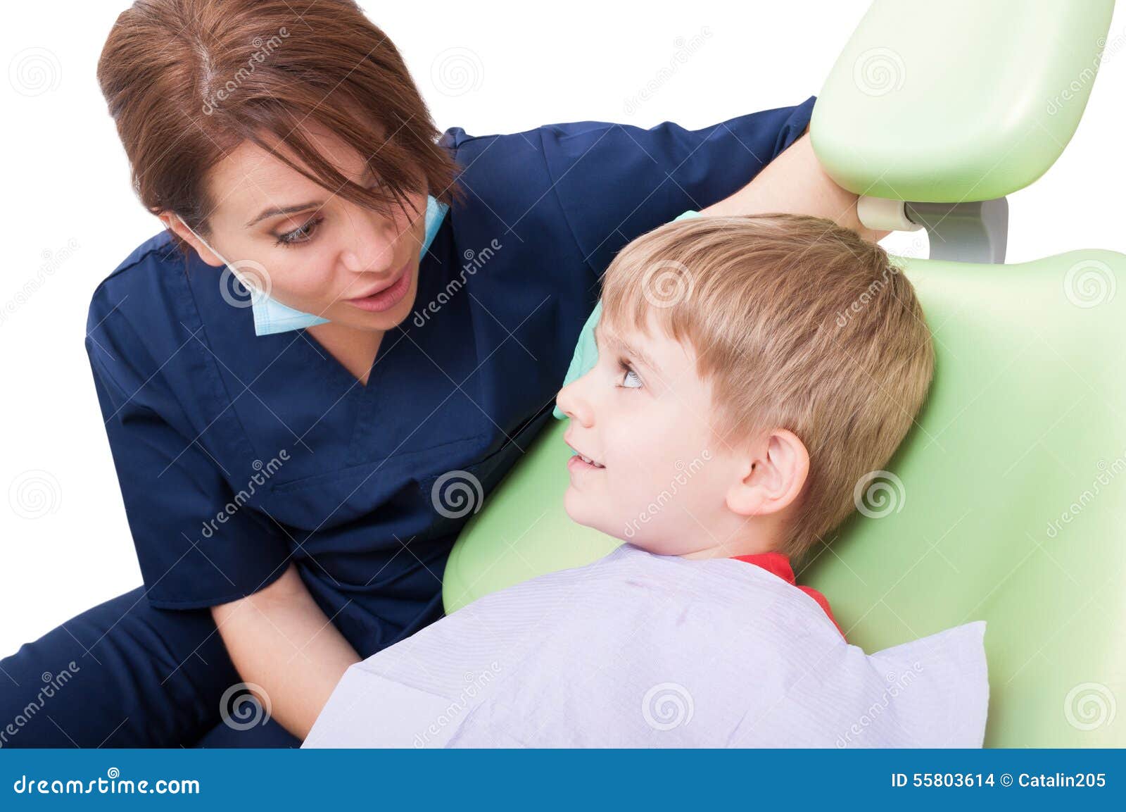 Entspanntes Kind Auf Zahnarztstuhl Stockfoto - Bild von heilung ...