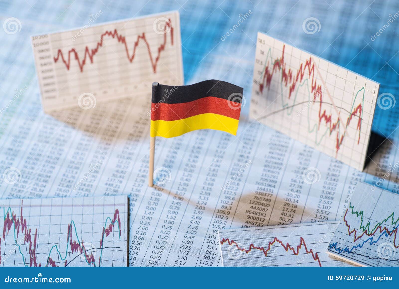 Entwicklung Der Wirtschaft in Deutschland Stockbild - Bild von wachstum ...