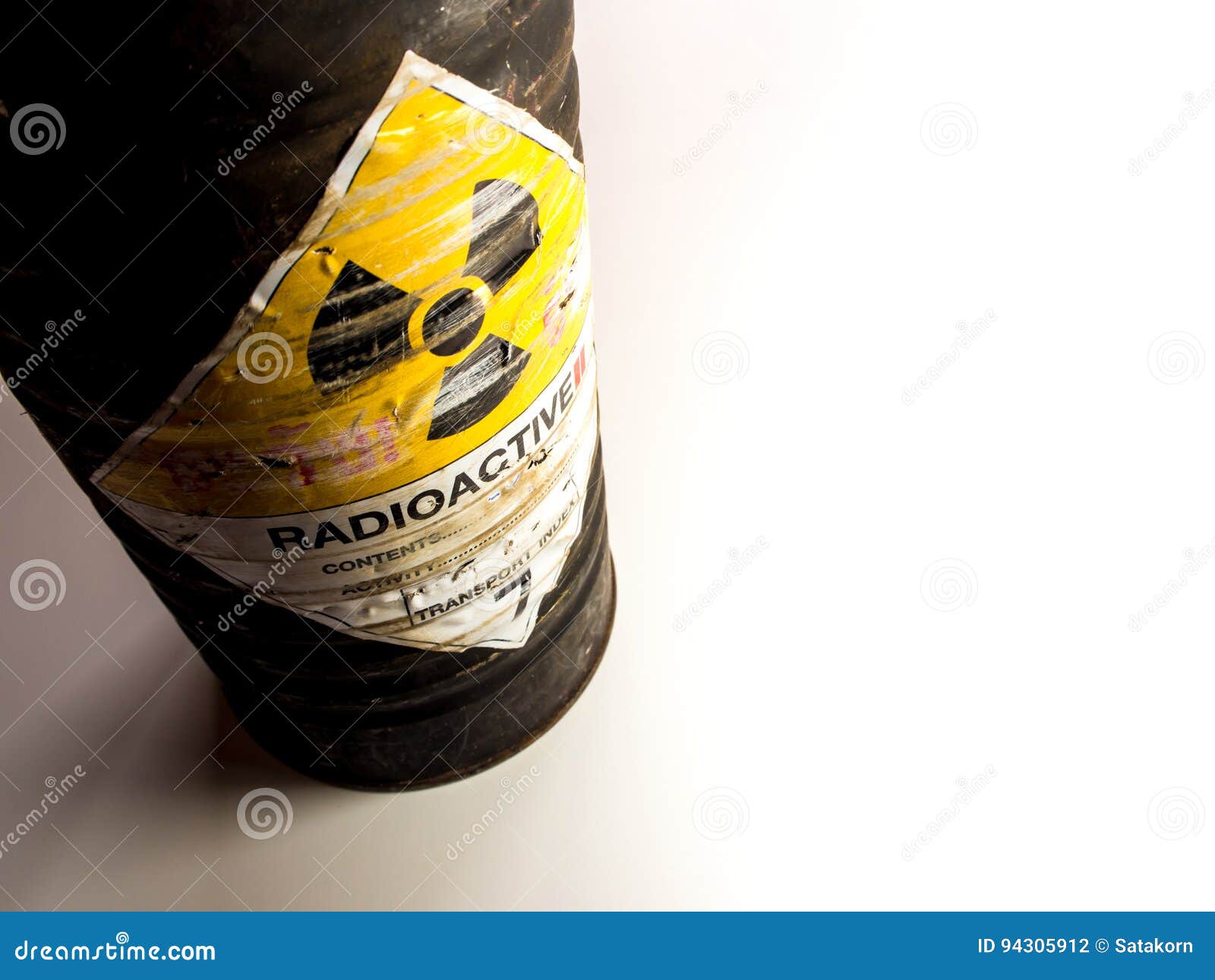 Envase De Acero De Material Radioactivo Foto de archivo - Imagen de ...