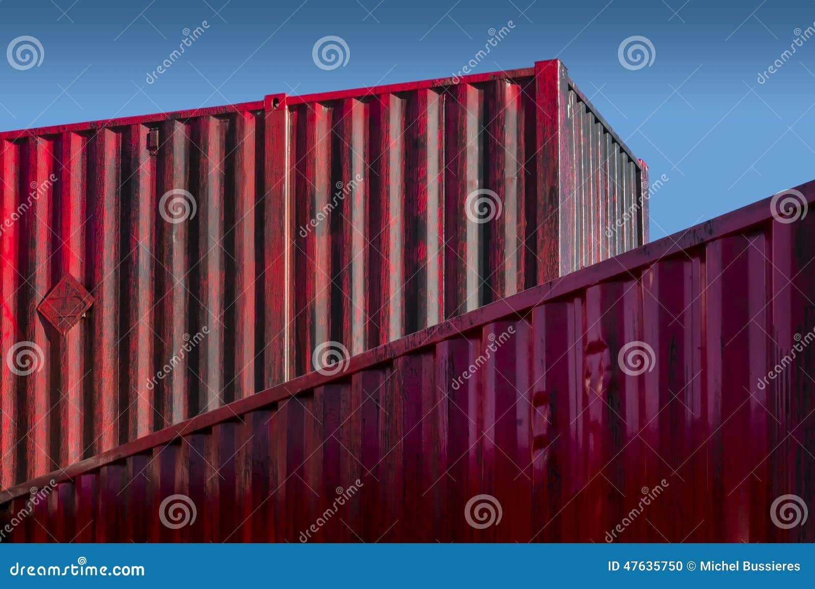 Envase rojo foto de archivo. Imagen de transporte, industrial - 47635750