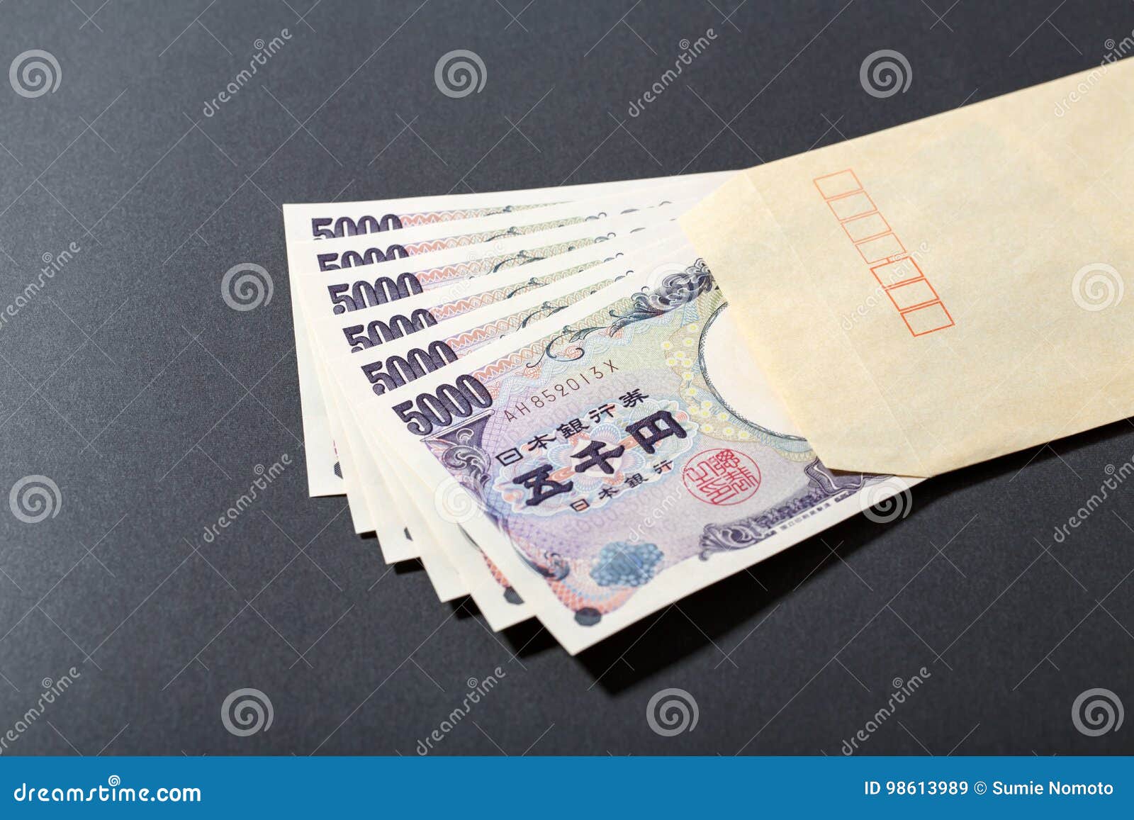 Envelop En Japans Bankbiljet 5000 Yen Stock Afbeelding - Image of ...