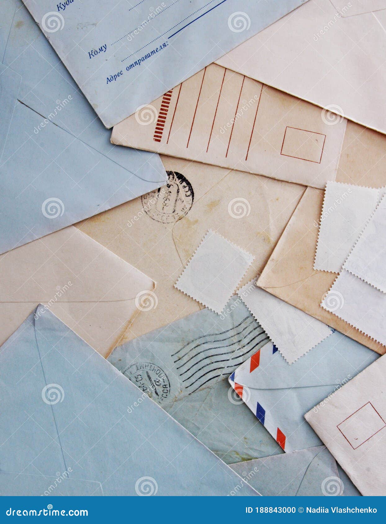 Envelope Antigo Com Papel Em Branco Foto de Stock - Imagem de vermelho ...