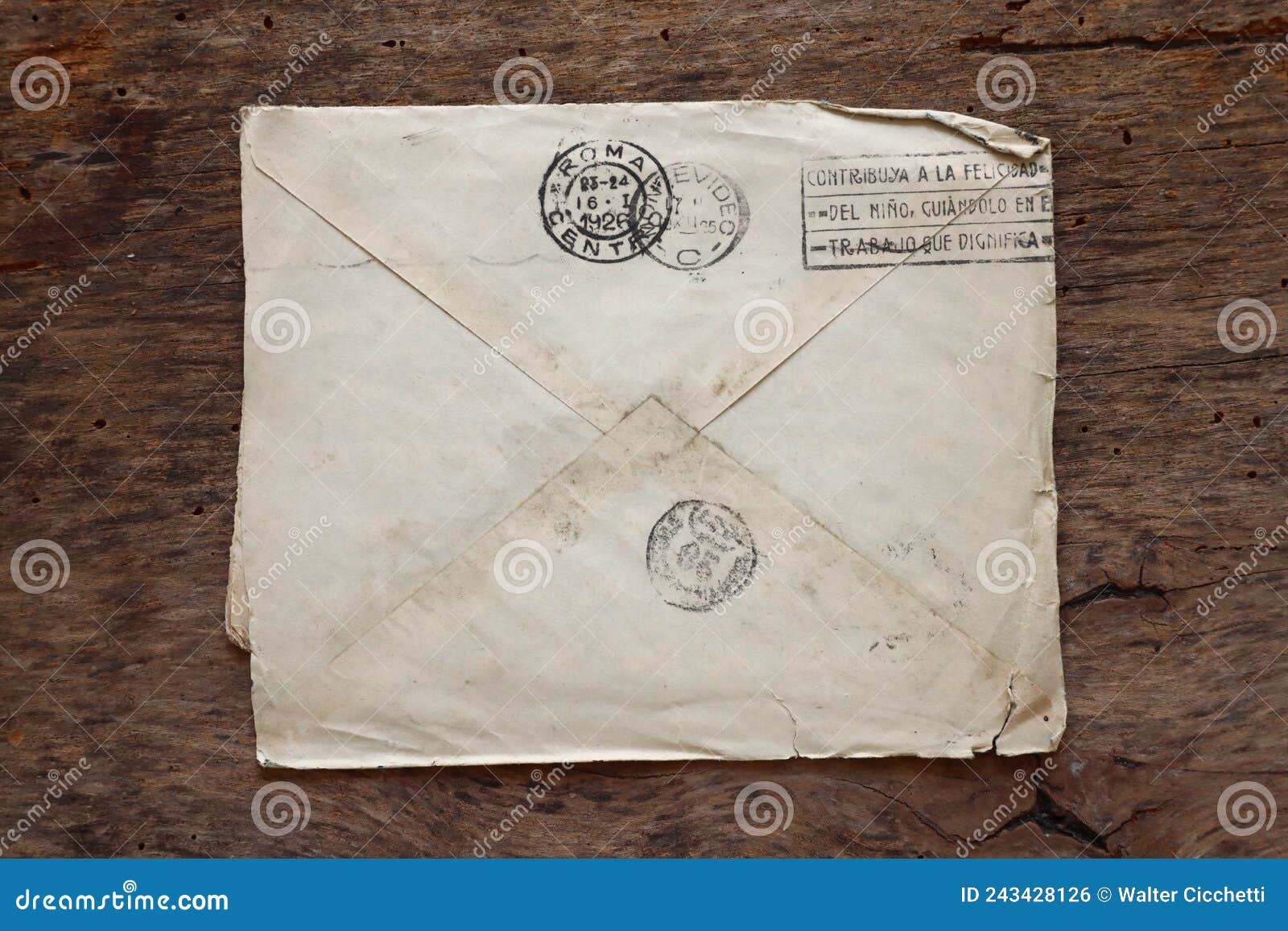 Envelope Antigo Sobre Um Fundo Original De Madeira Dos Anos 1800 Foto ...