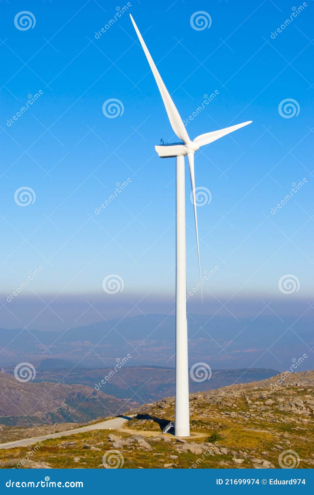 Eolic foto de archivo. Imagen de cinético, potencia, molino - 21699974