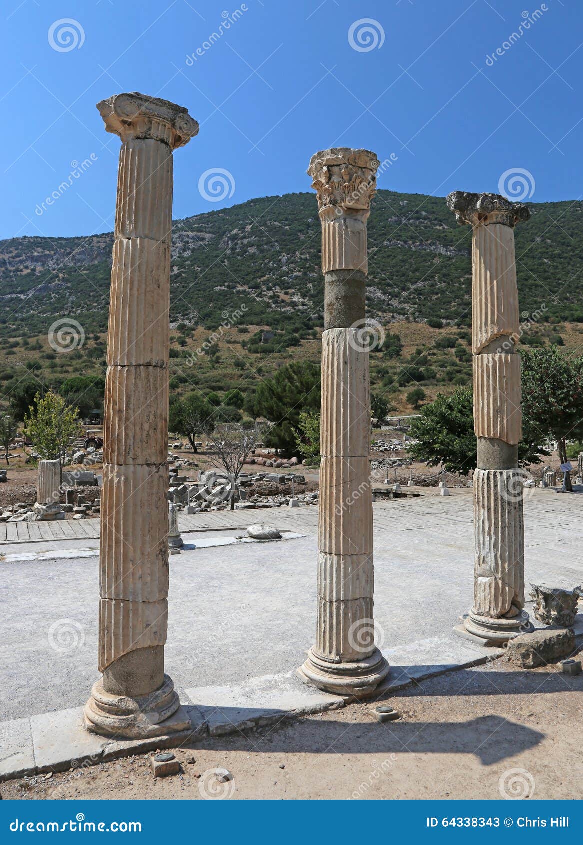Ephesus kolonner fotografering för bildbyråer. Bild av gammal - 64338343