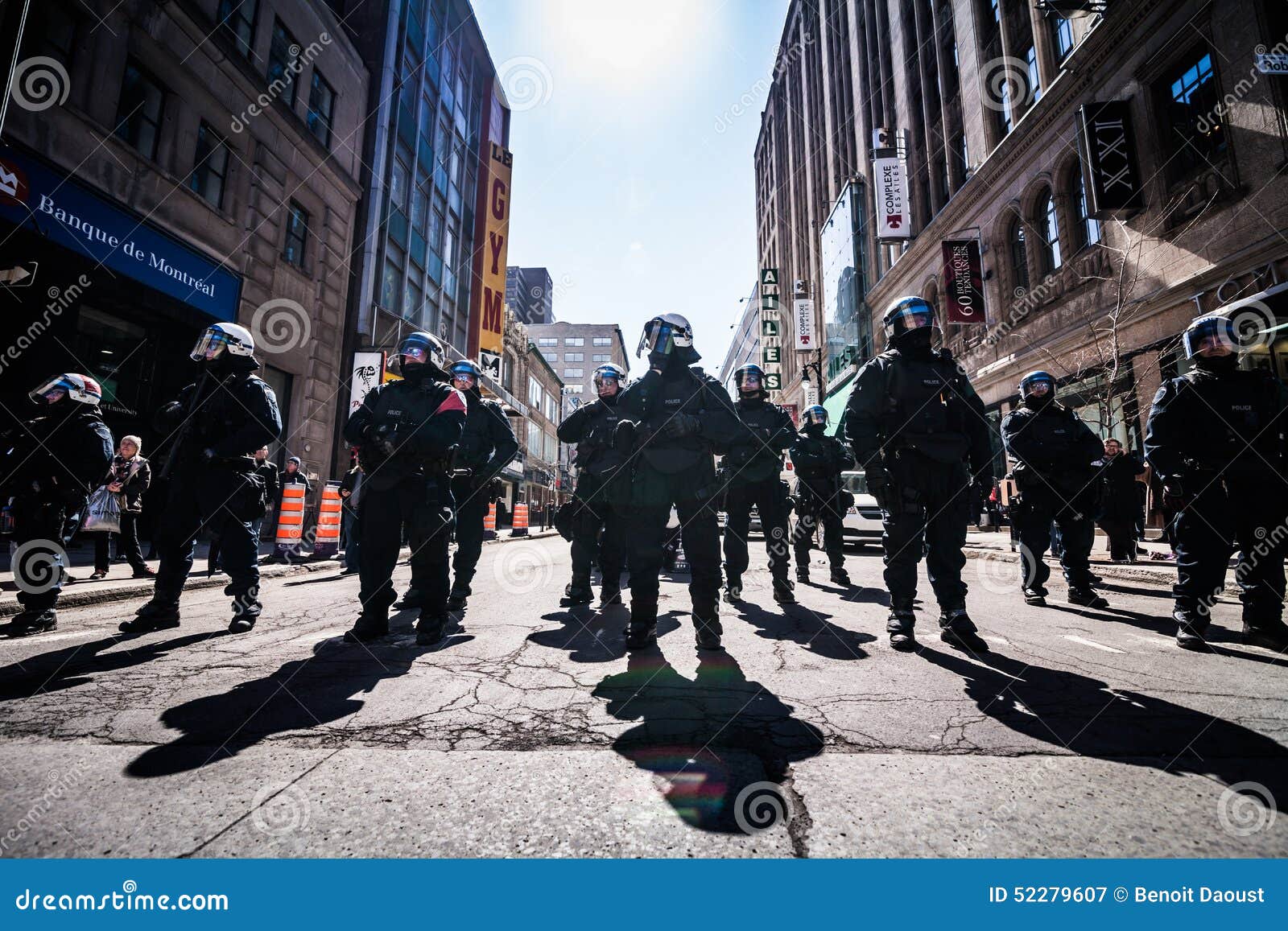 Epic Group of Cops Ready To React in Case of Problem with Prote ...