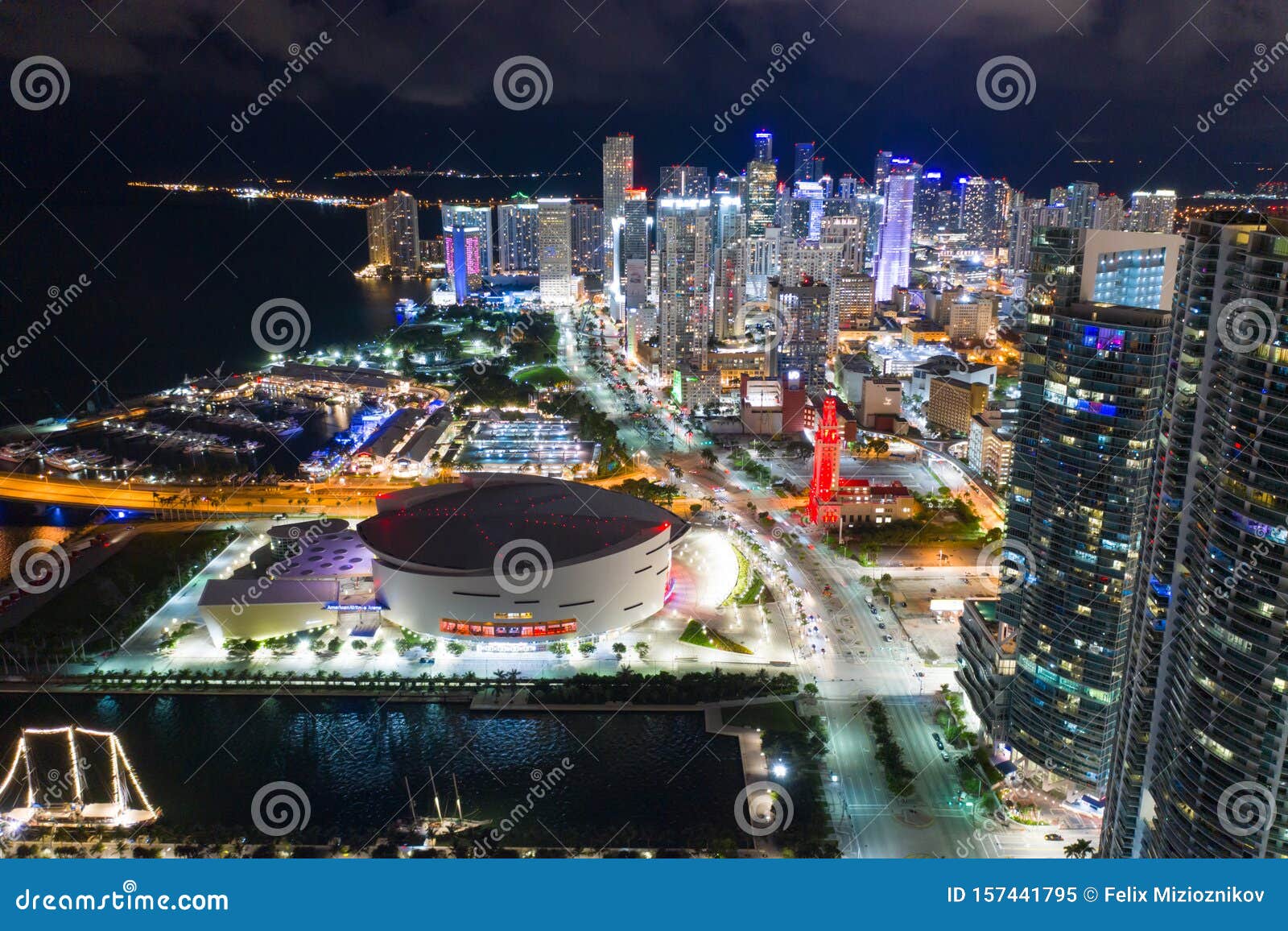 Epische Luftsicht in Downtown Miami in Der Nacht Redaktionelles Bild ... Epische Luftsicht in Downtown Miami in Der Nacht Redaktionelles Bild ...