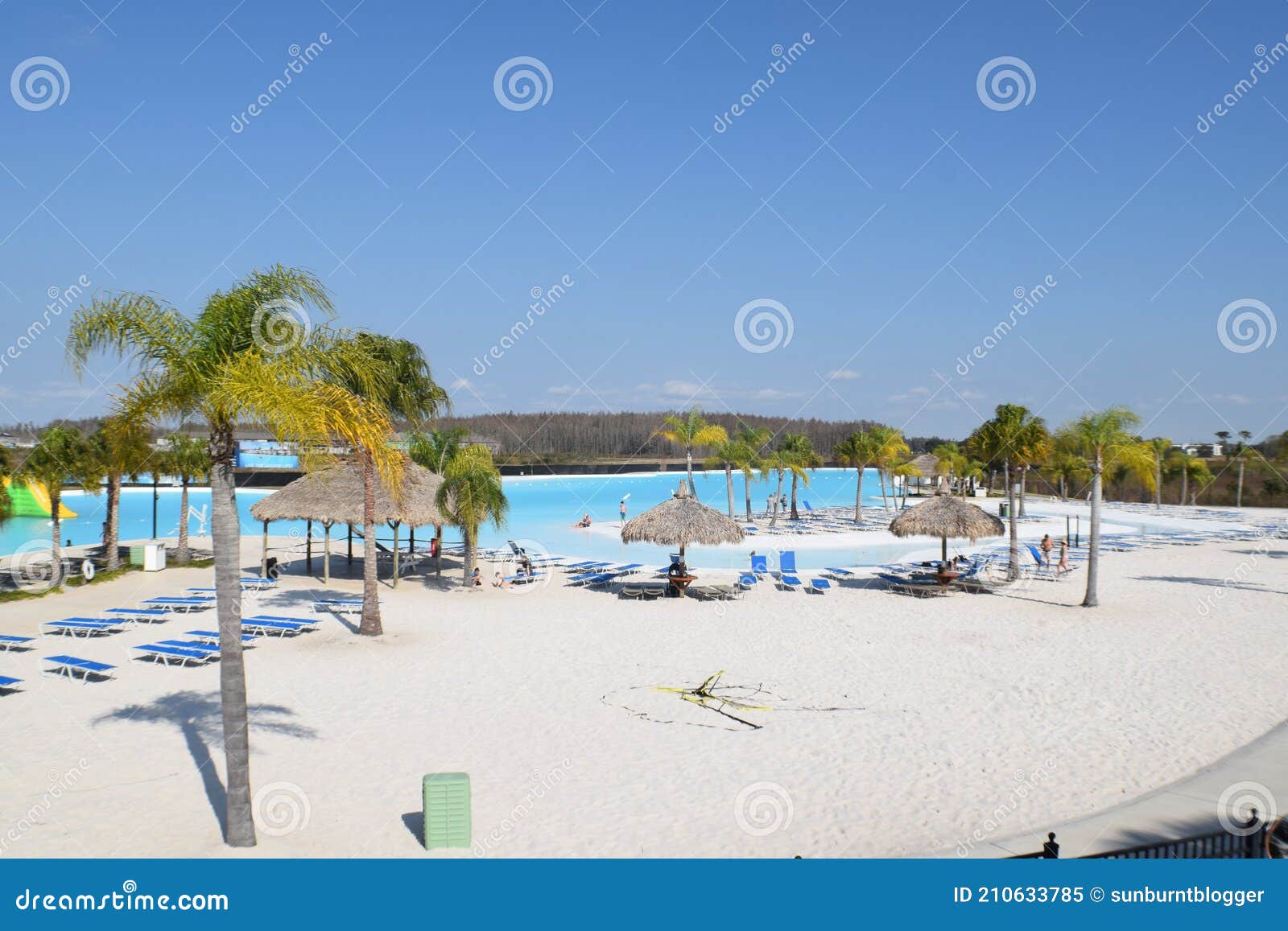 Epperson Lagoon Resort, Florida Editorial Image - Image of blue, lounge ...