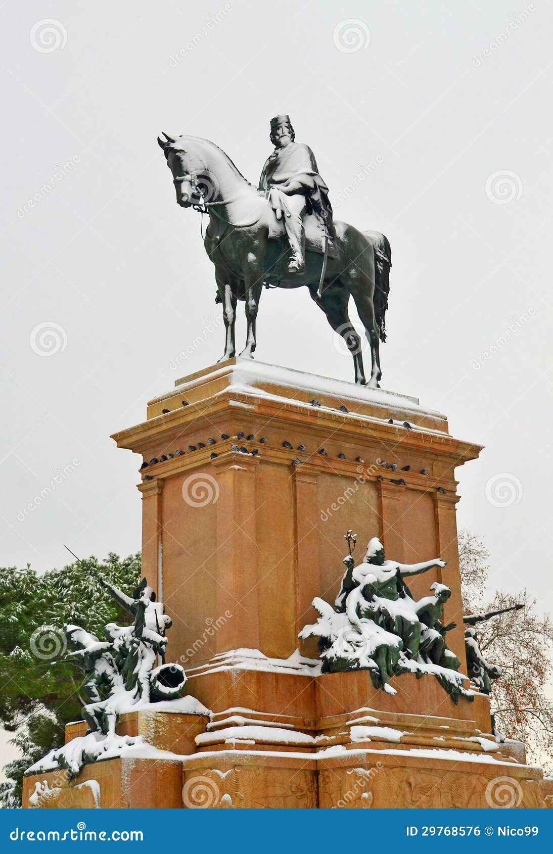 Statue of Giuseppe Garibaldi in Rome Stock Photo - Image of statues ...