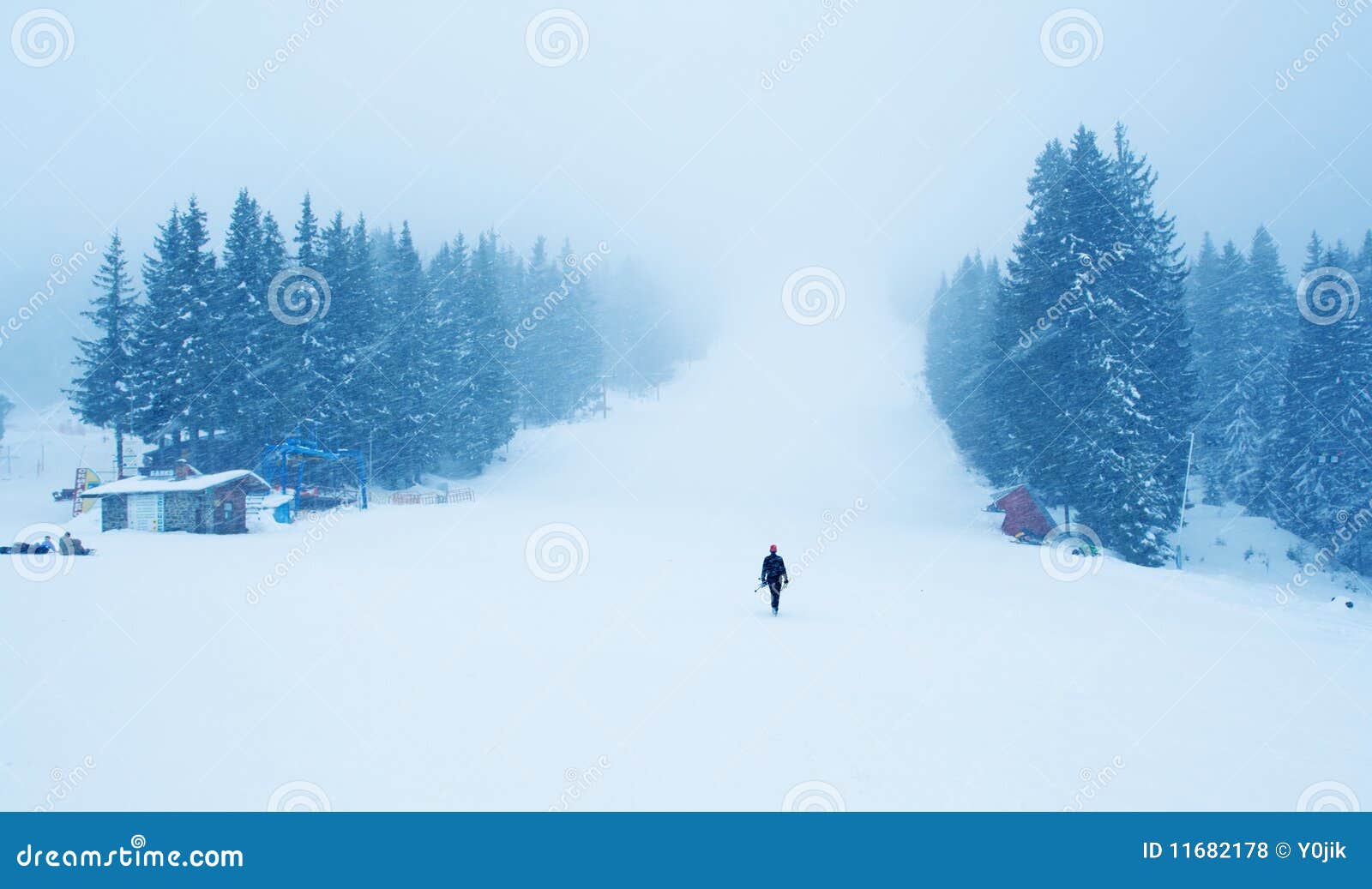 Equipaggi Camminare Verso Il Pendio Fotografia Stock - Immagine di ...