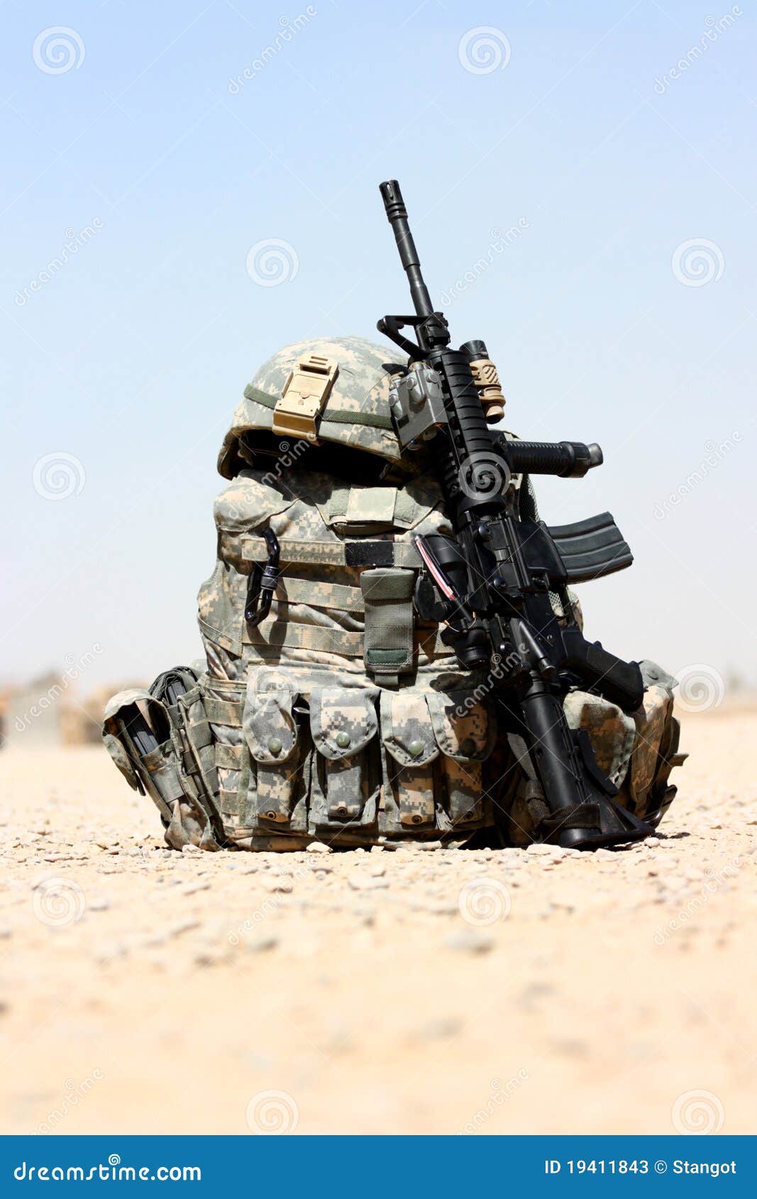 Equipamento militar imagem de stock. Imagem de compartimento - 19411843