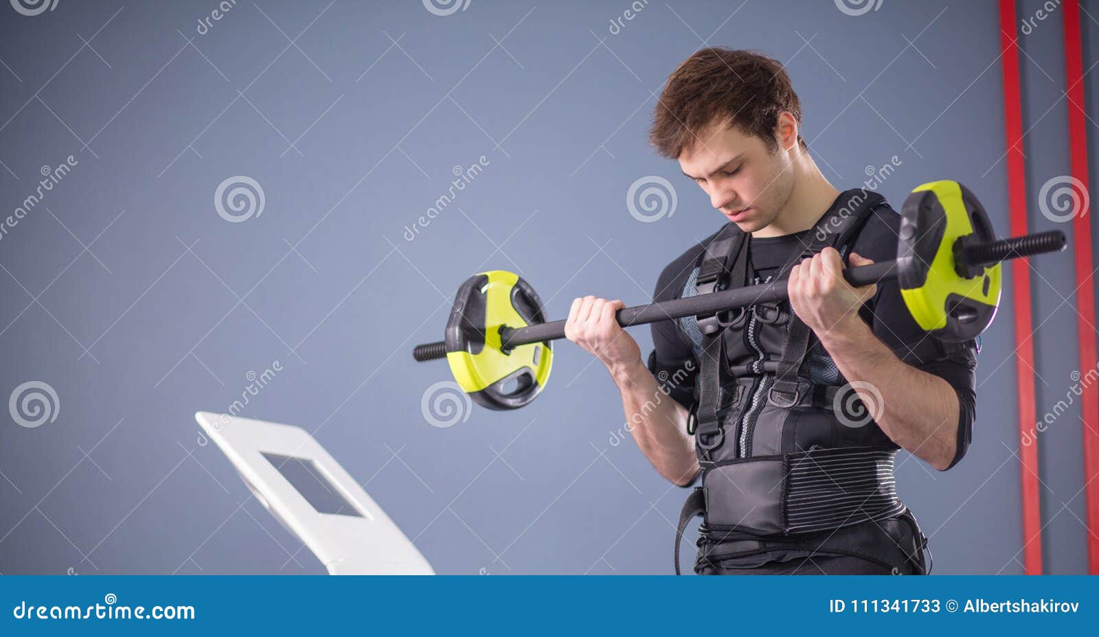 Equipe Dar Certo O Treinamento Com Close Up Do Barbell, Pose Do EMS Do ...