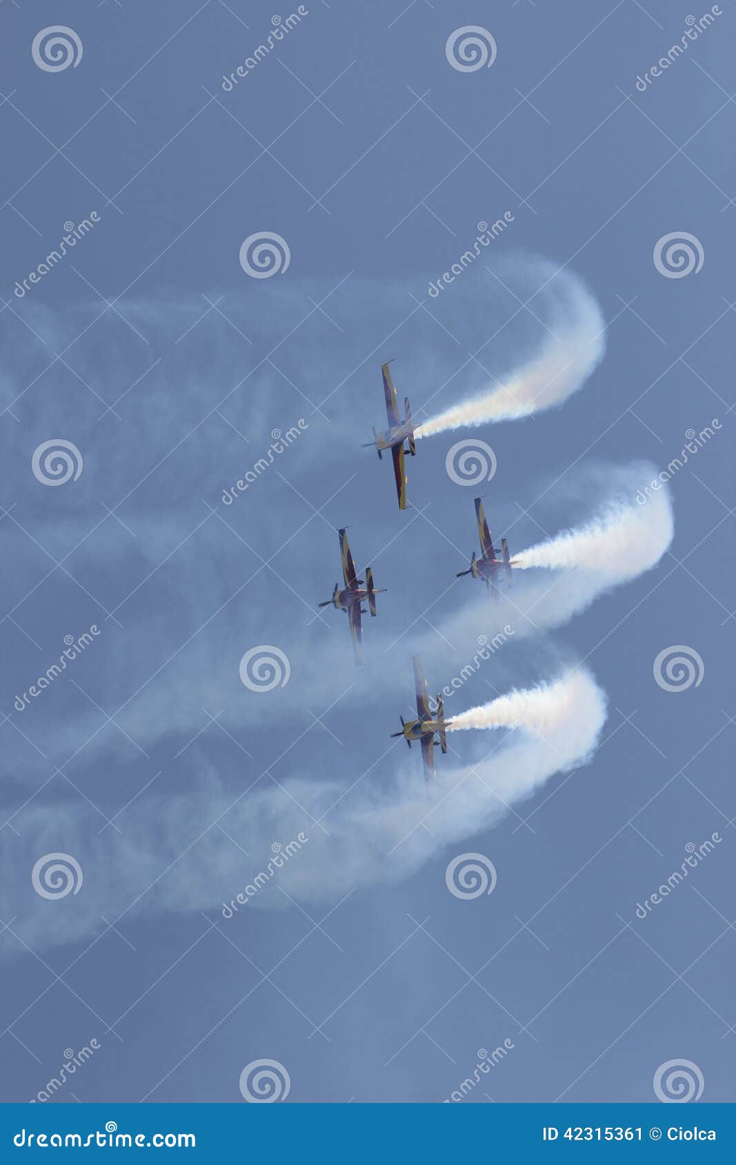 Equipe Do Acrobati De Jurgis Kairys E De Iacarii Foto Editorial ...