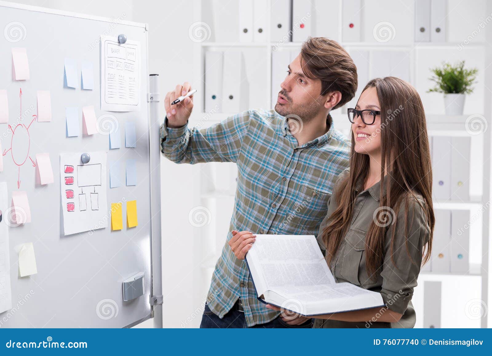 Equipe Dos Programadores De Software Foto de Stock - Imagem de ...