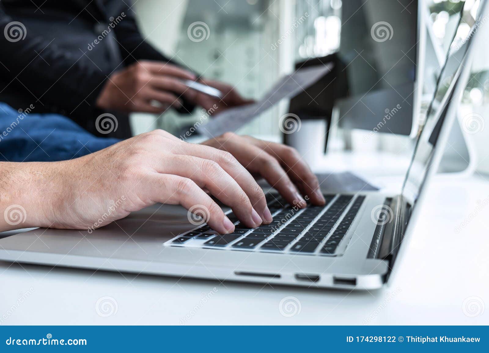 Equipe Profissional De Programadores Que Trabalha Em Projetos De ... Equipe Profissional De Programadores Que Trabalha Em Projetos De ...