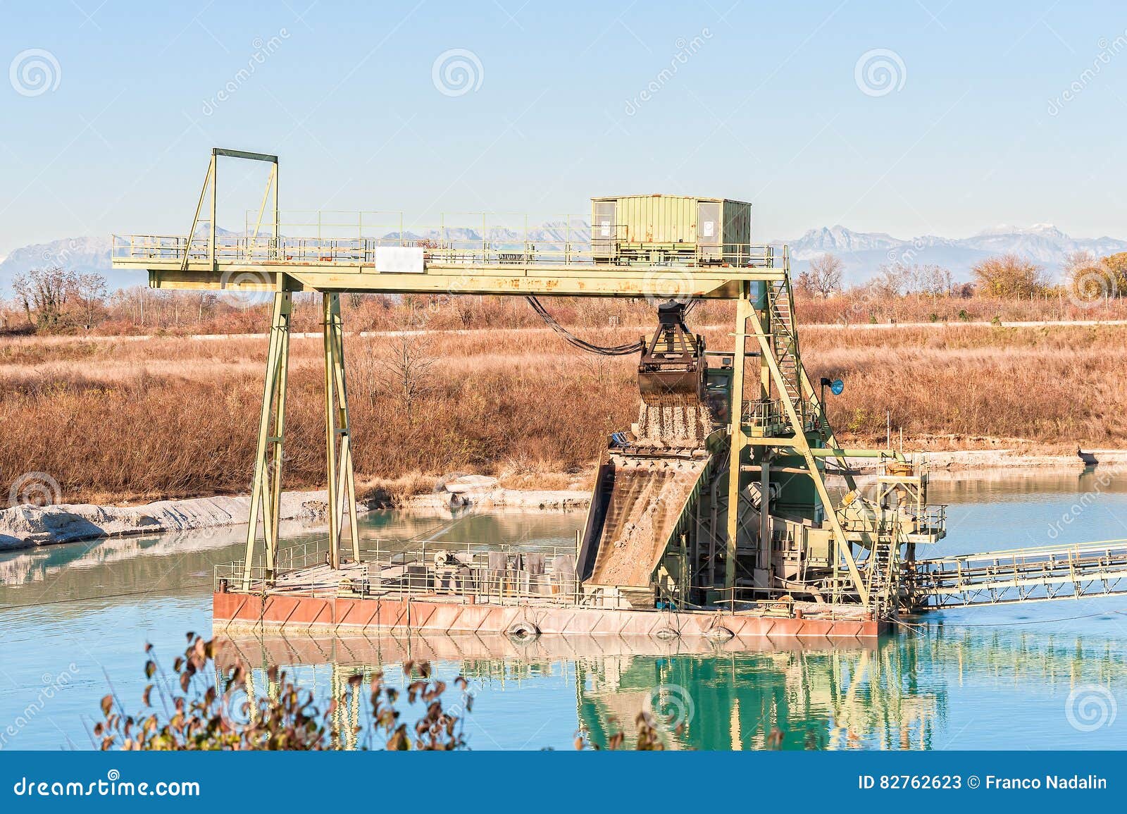 Equipment for the Extraction of Gravel from a Quarry Filled with Stock ...