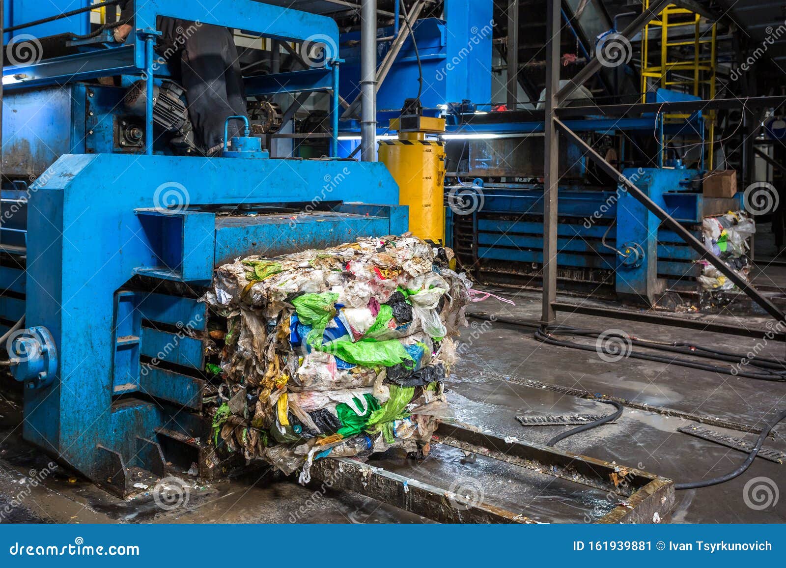 Equipment for Pressing Debris Sorting Material To Be Processed in ...