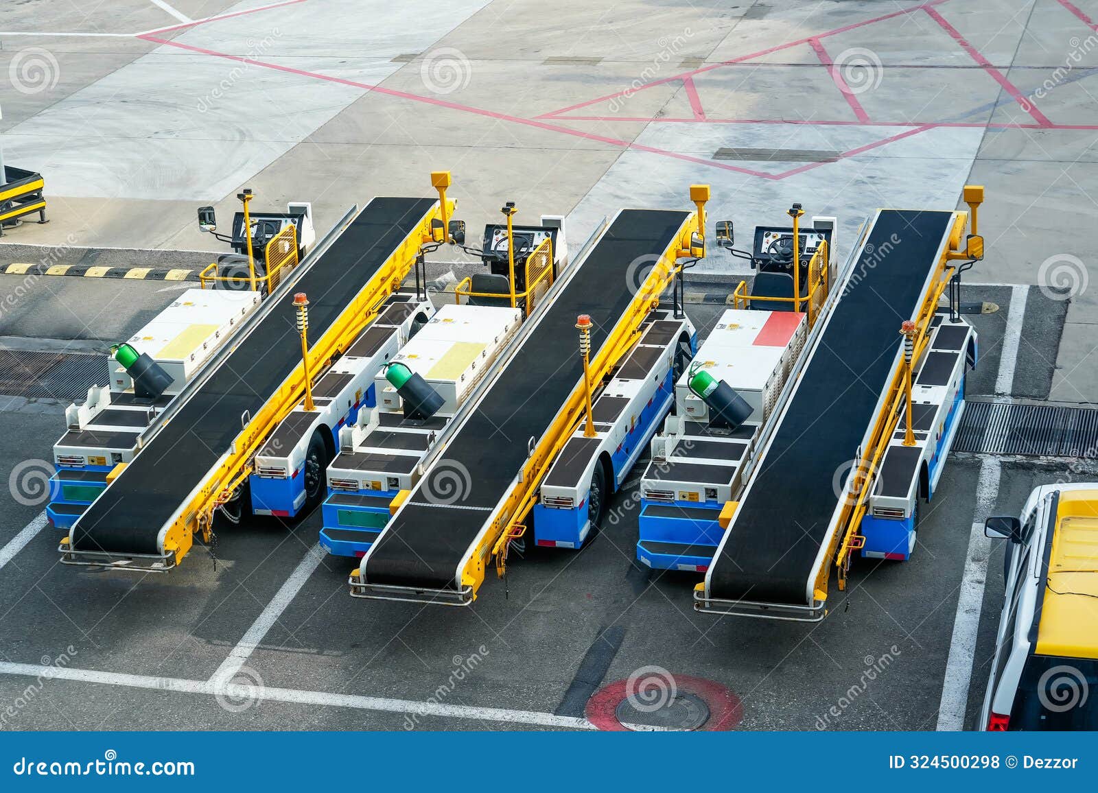 Equipment of Three Vehicle Machine for Loading and Unloading Luggage on ...