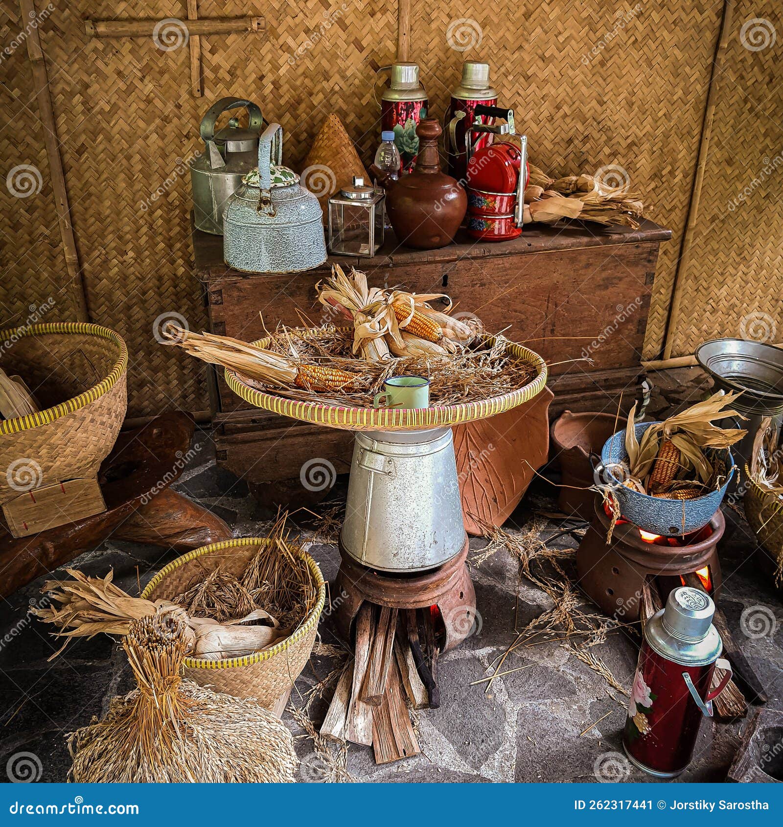 Equipo De Cocina Tradicional De Java Occidental Imagen de archivo ...