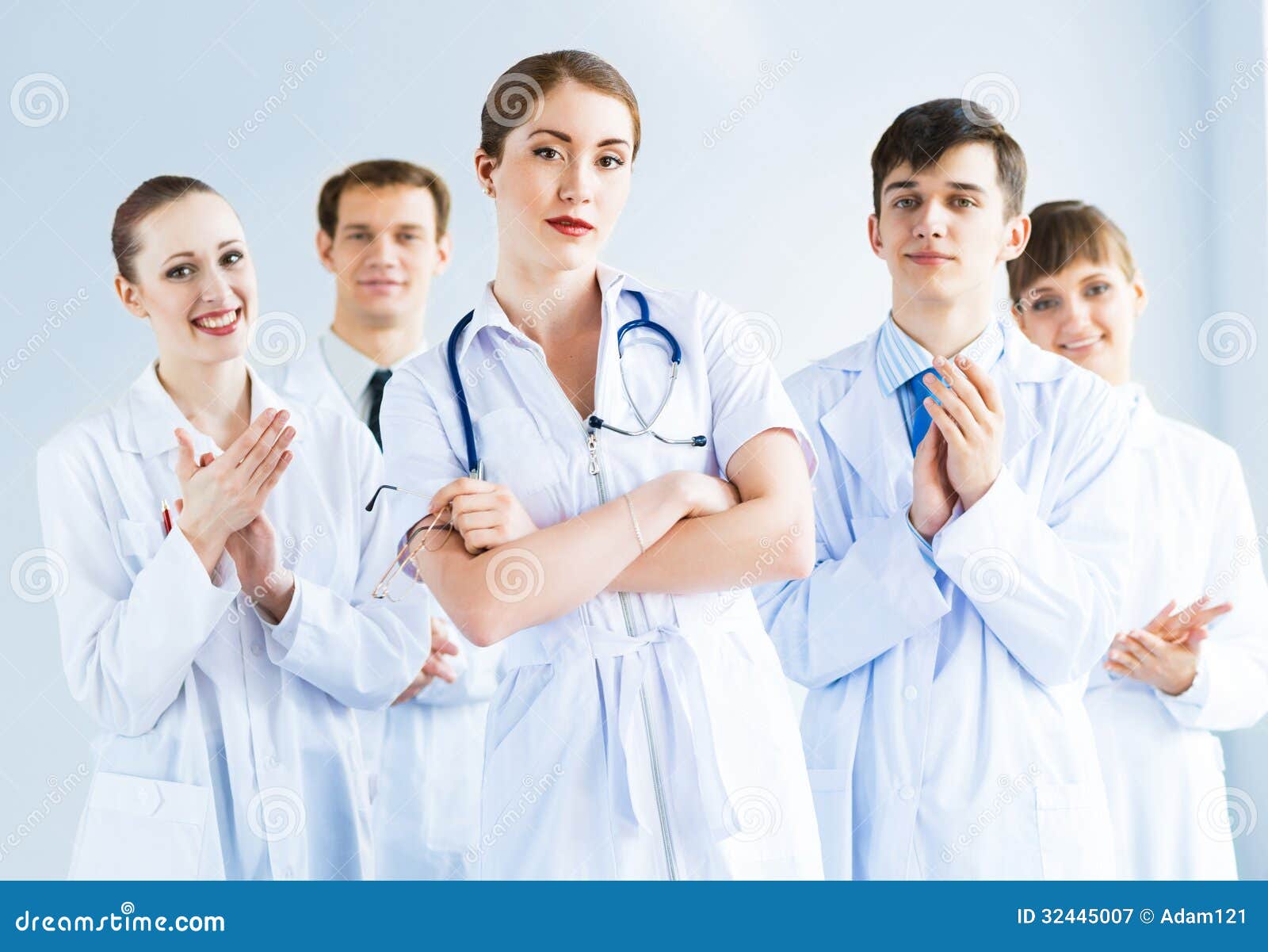 Equipo de doctores imagen de archivo. Imagen de hospital - 32445007