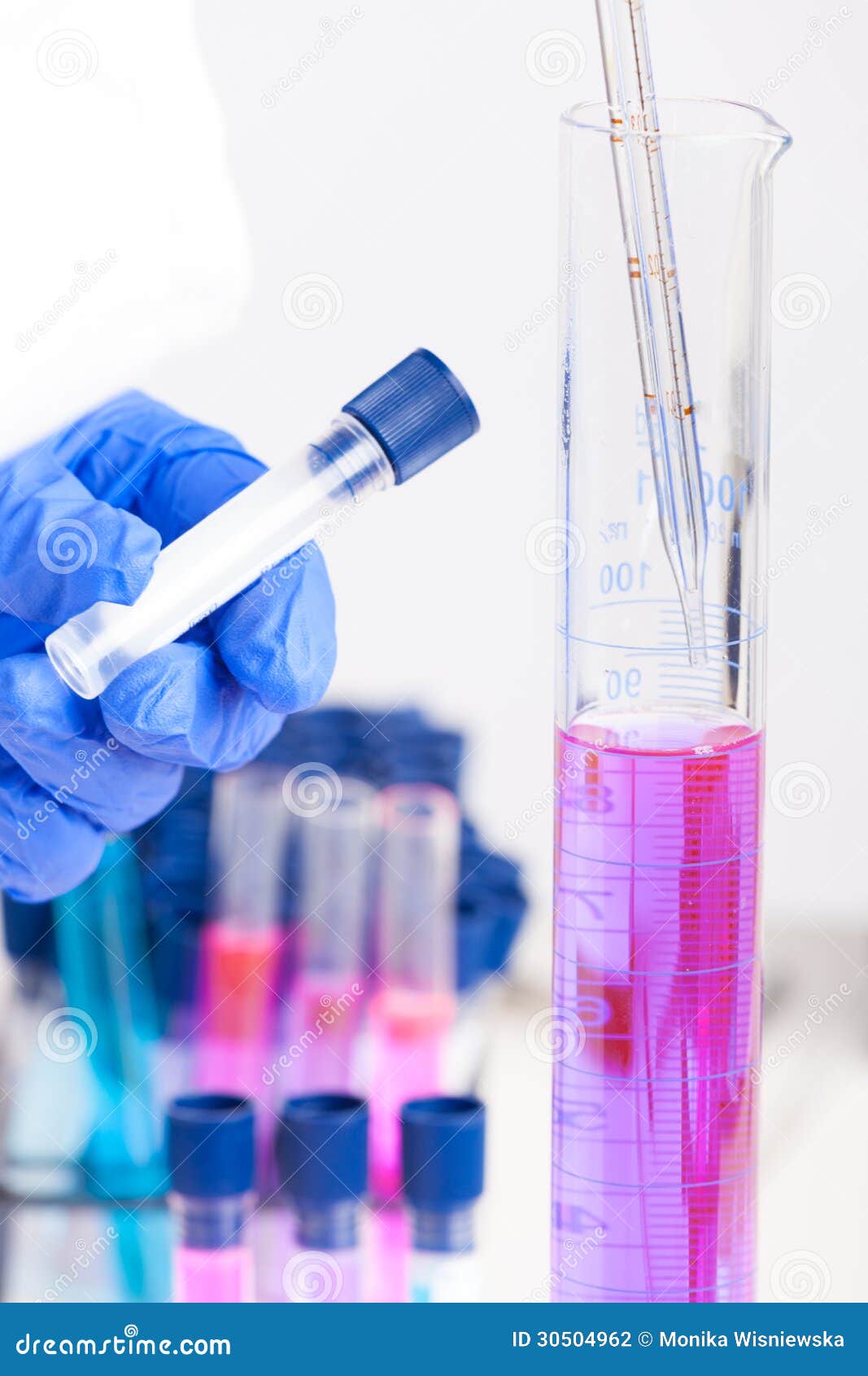 Equipo de laboratorio foto de archivo. Imagen de espécimen - 30504962